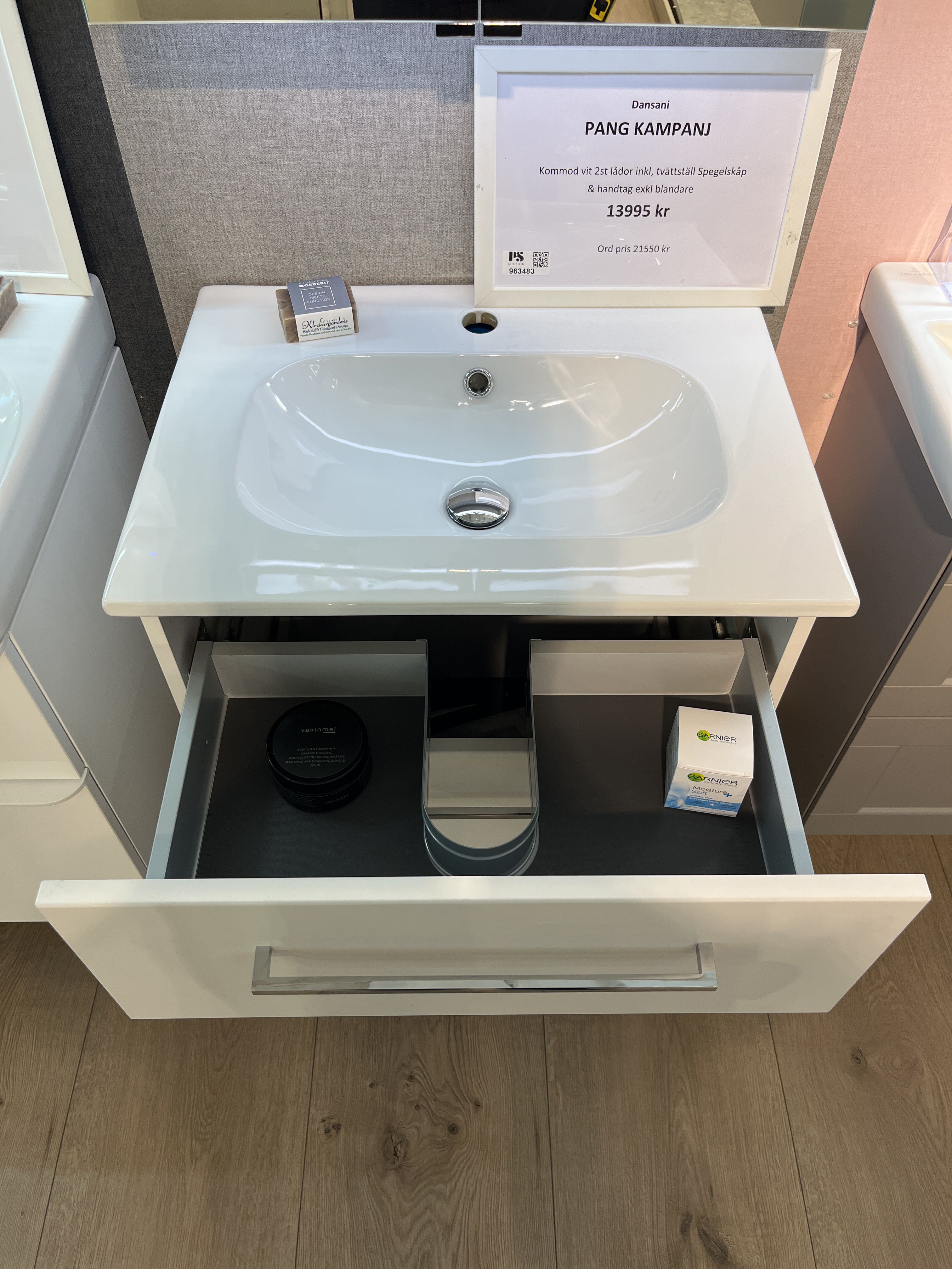 Kommod och spegelskåp (Dansani) - Auktioner online - Nätauktioner ...