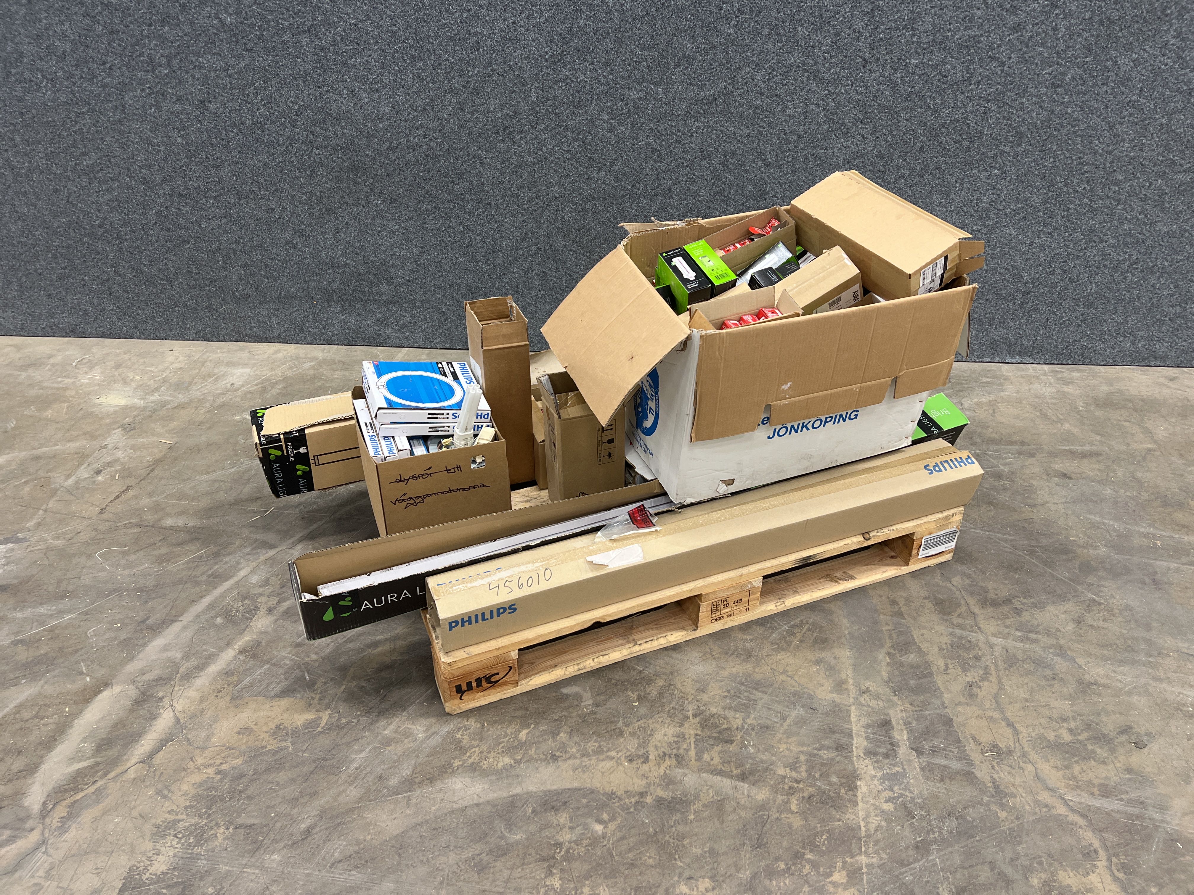 Assortment of mixed light sources - PS Auction - We value the future ...