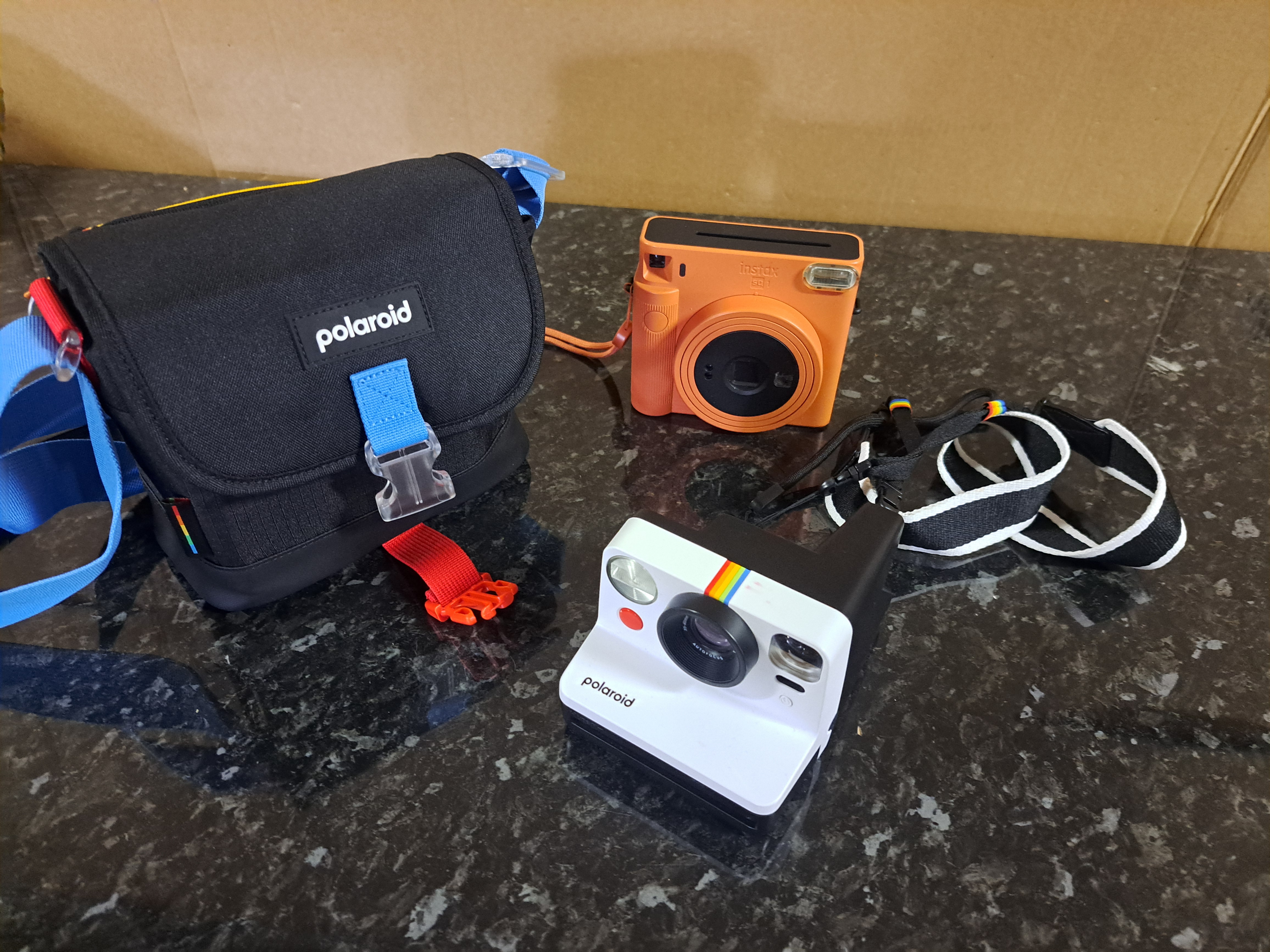 Kamera Polaroid & SQ1 Instax & Godox Skärm - Auktioner online ...