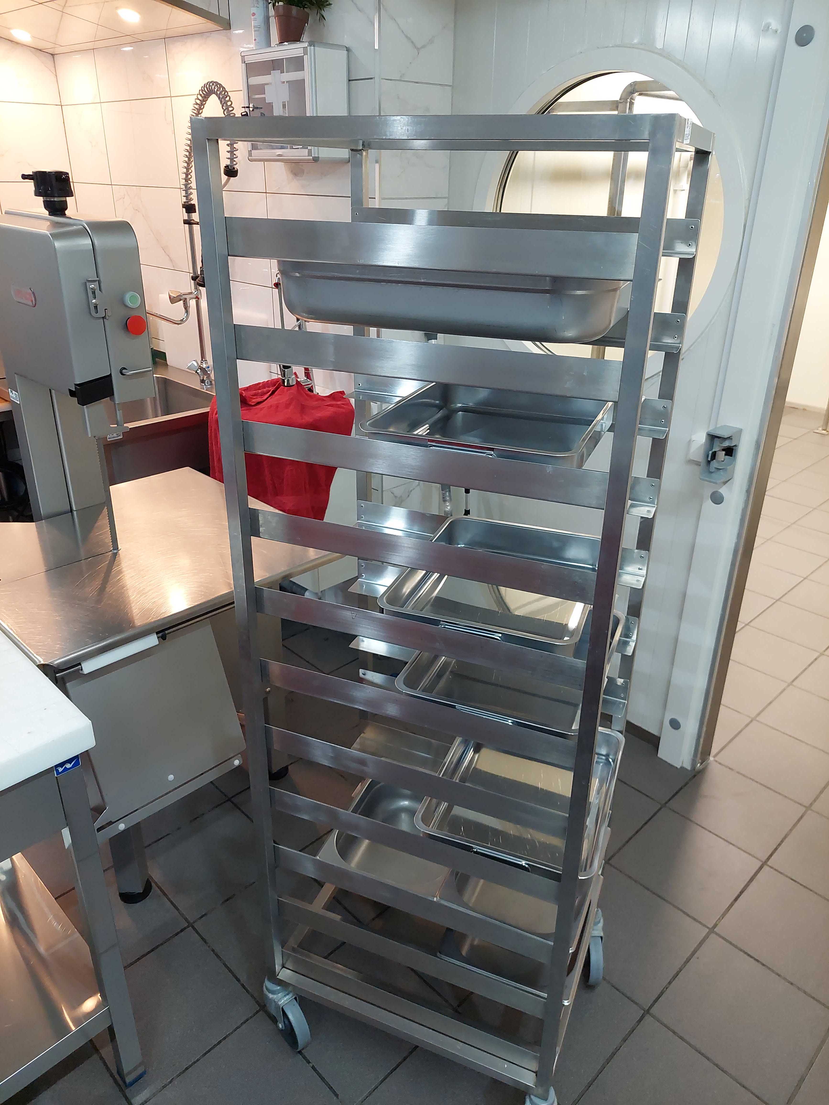 Canteen trolley including canteens - PS Auction - We value the future ...