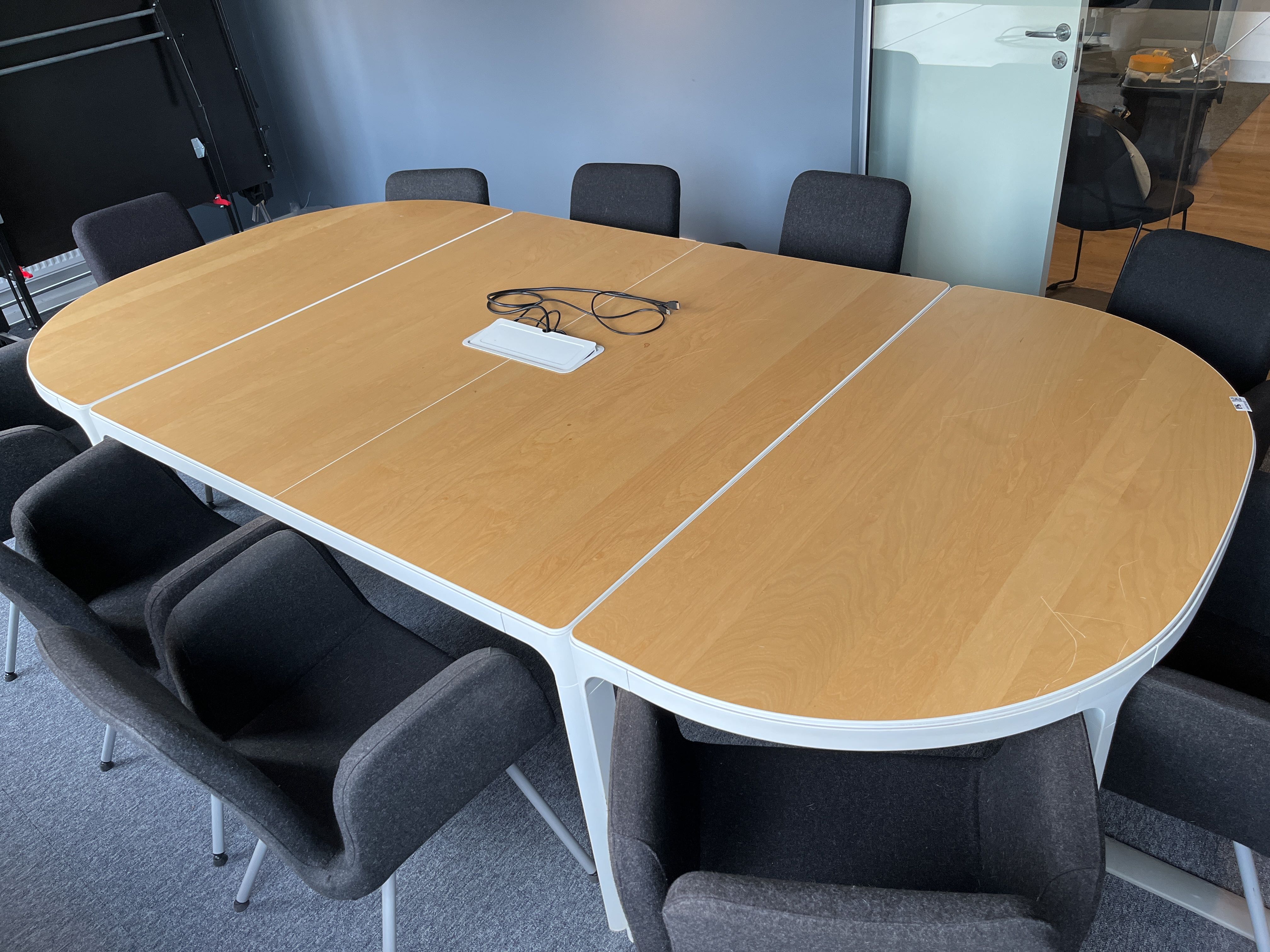 Conference table & 11x chairs - PS Auction - We value the future ...