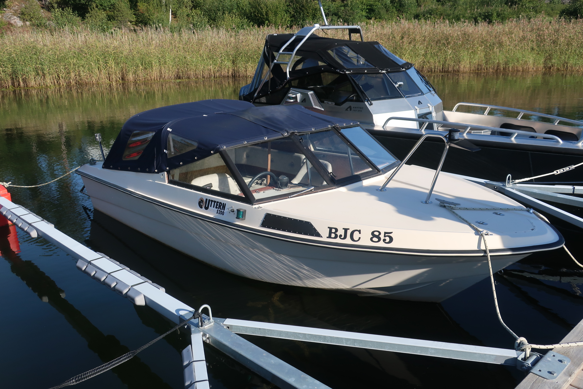 Uttern 5200 DC with Johnson 70hp -91 - PS Auction - We value the future ...