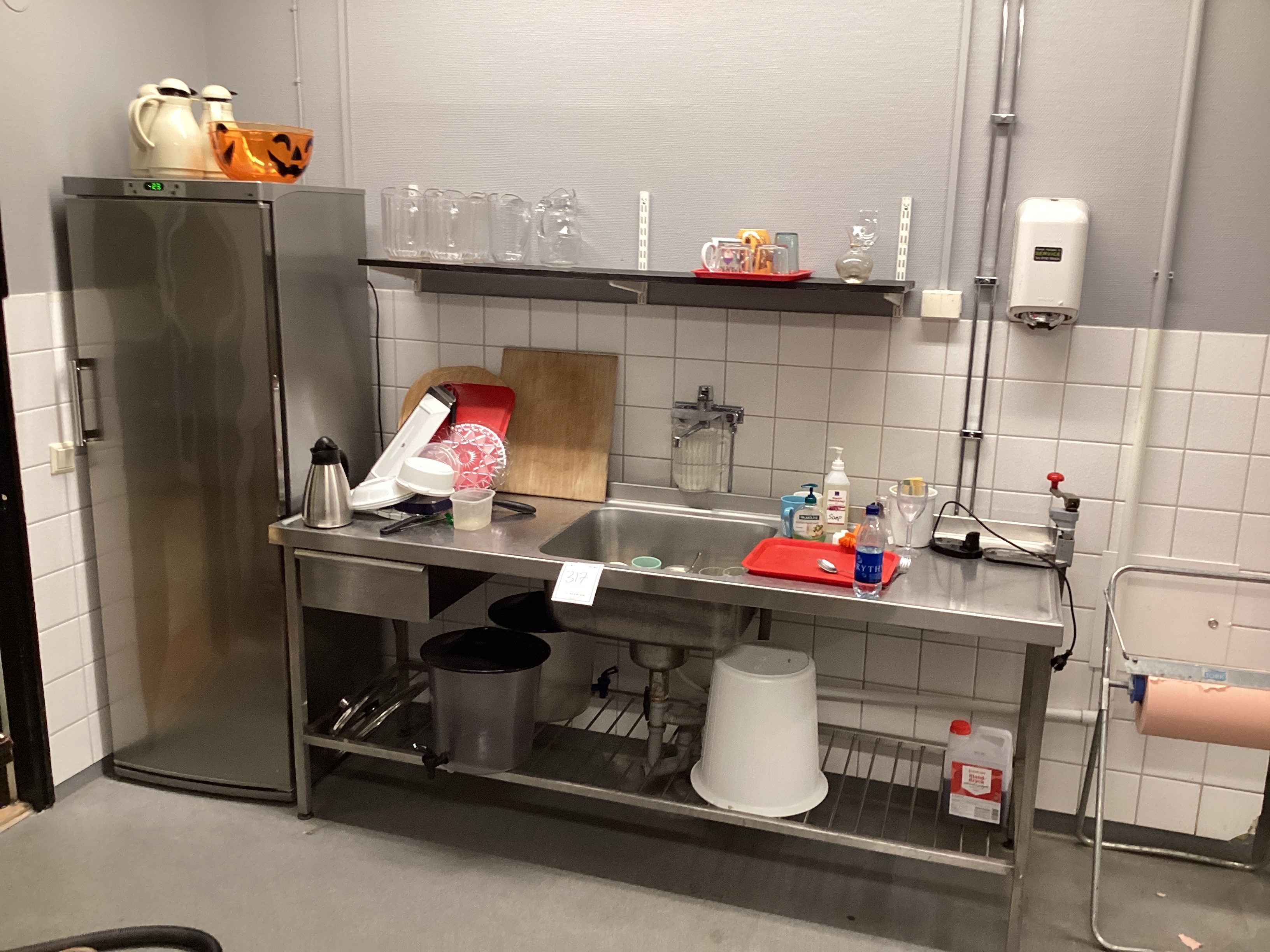 Rostfri Vask, Ståbord, Dammsugare, Frys med mera - Auktioner online ...