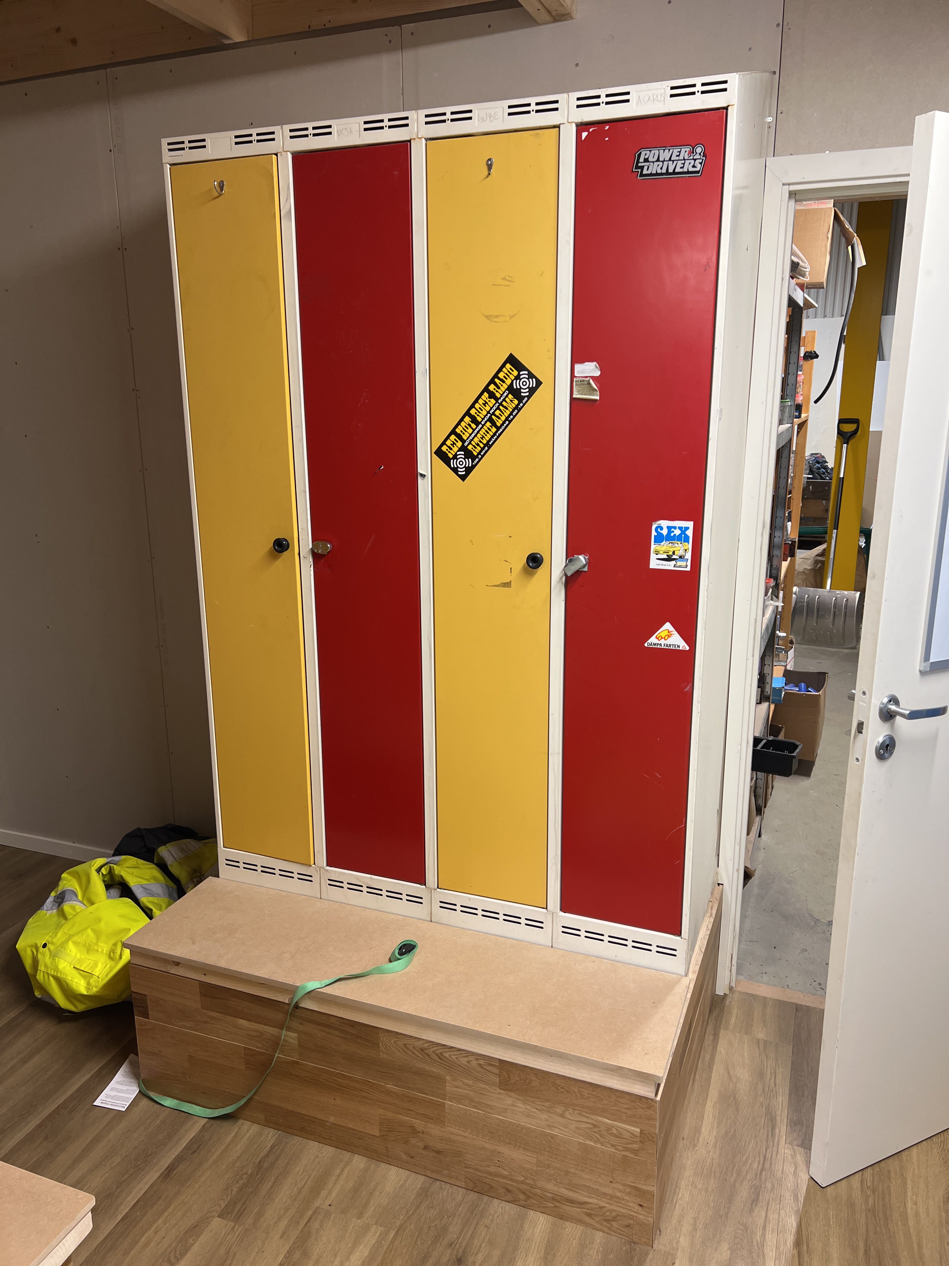 3 lockers - PS Auction - We value the future - Largest in net auctions