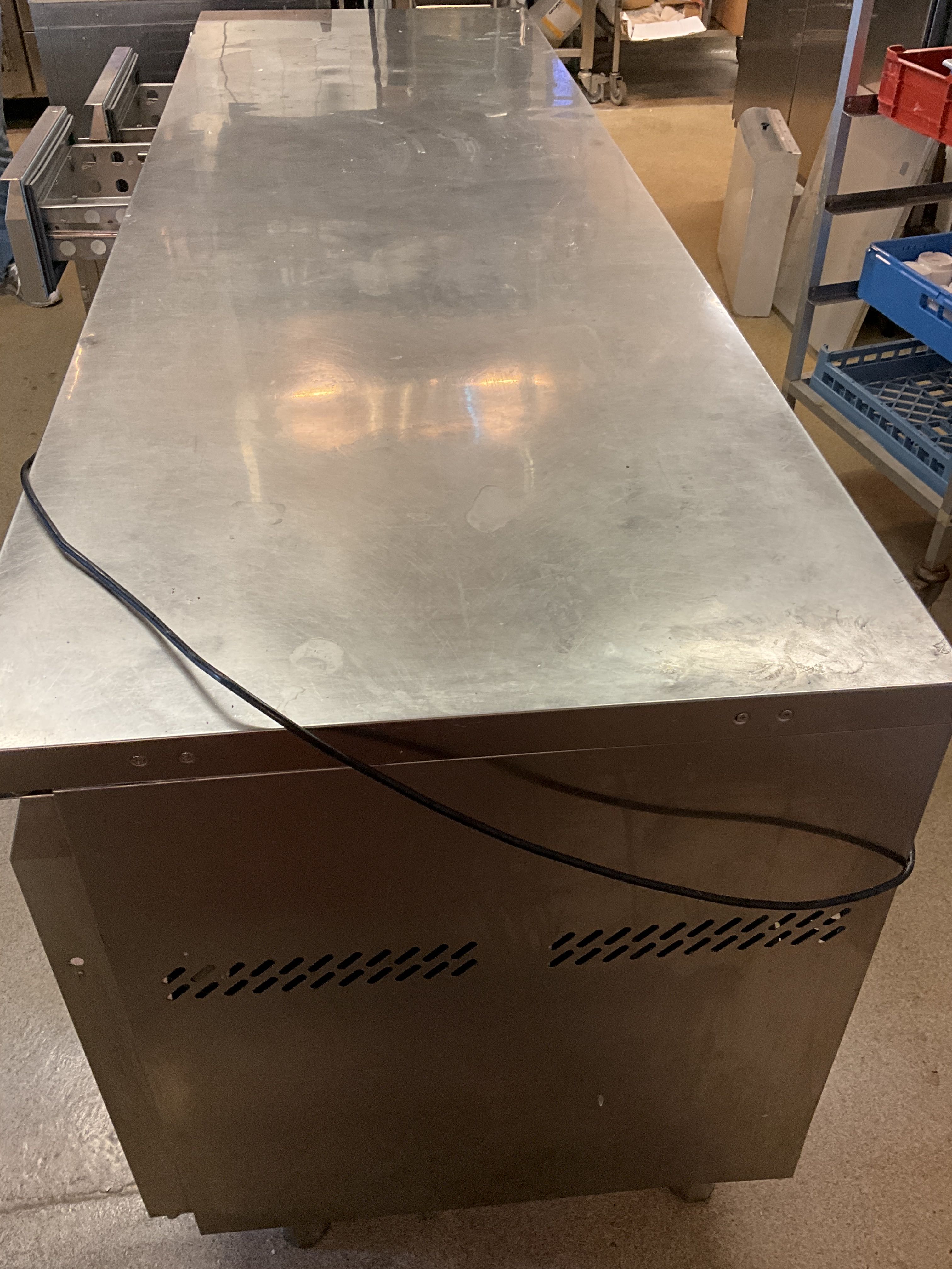 Cooling bench with 9 drawers, 1 single door - PS Auction - We value the ...