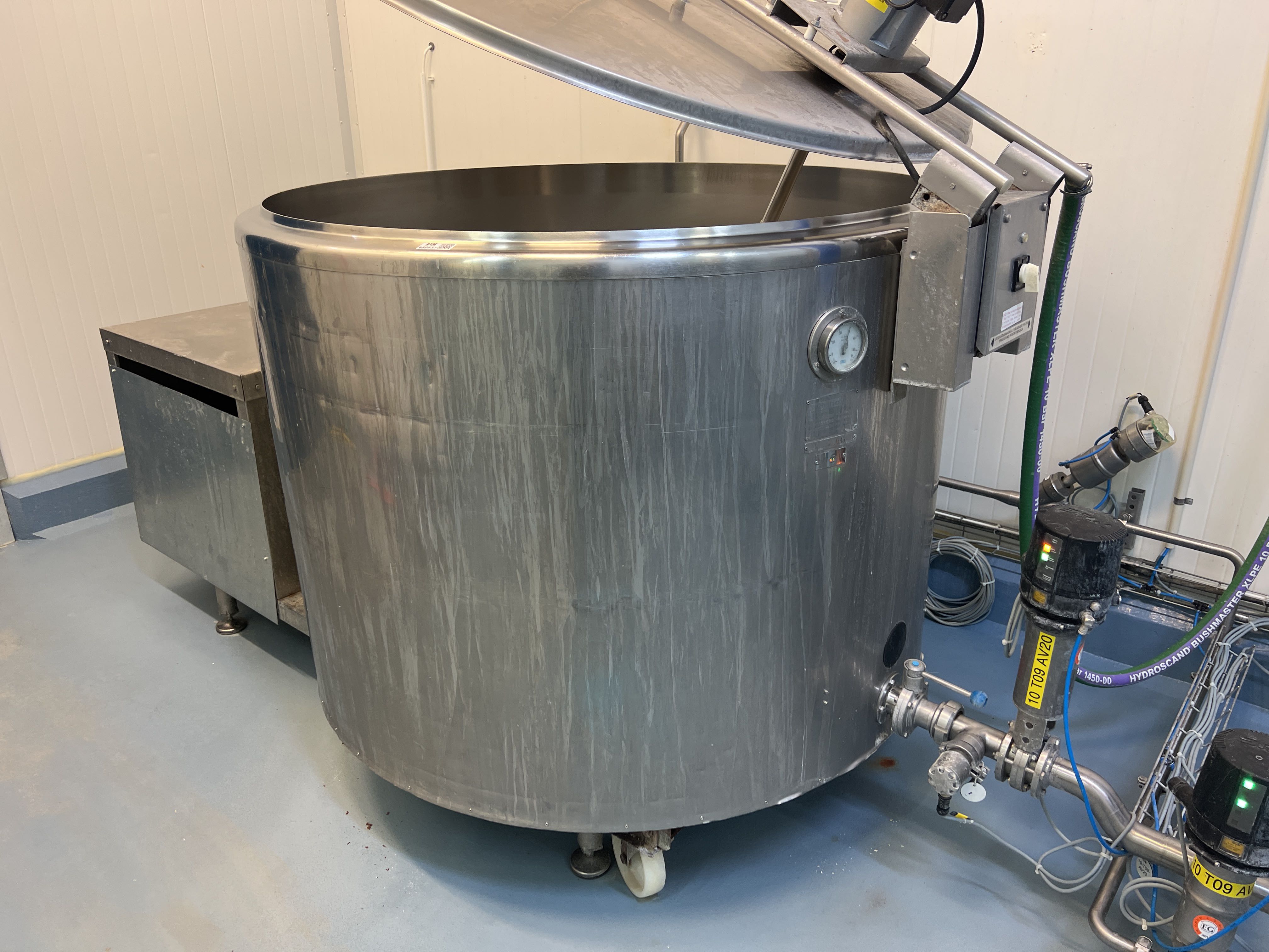 Whey tank with cooling egg and pump Wedholms DF 813 AD 900L -1984 - PS ...