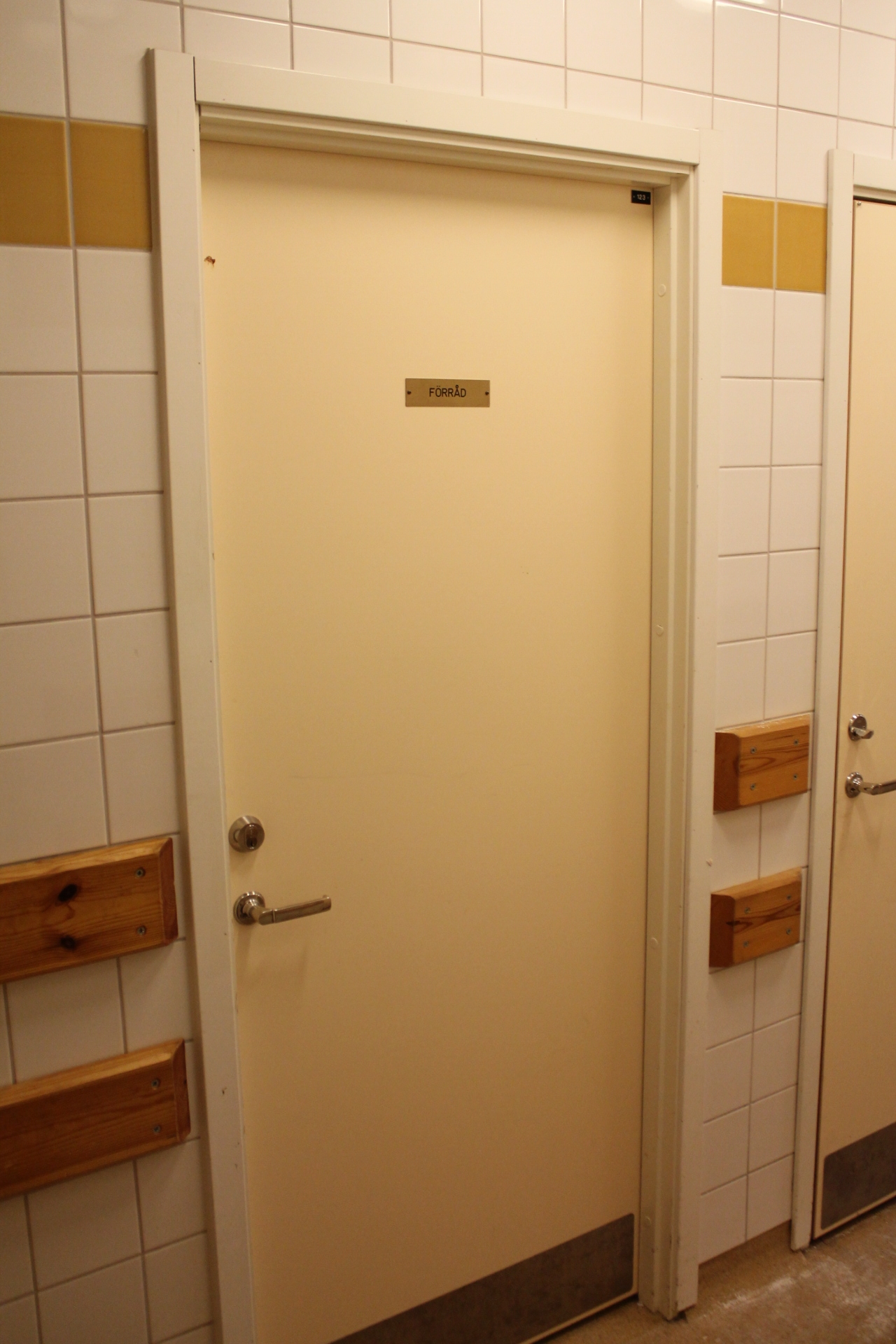 3 wooden interior doors - PS Auction - We value the future - Largest in ...