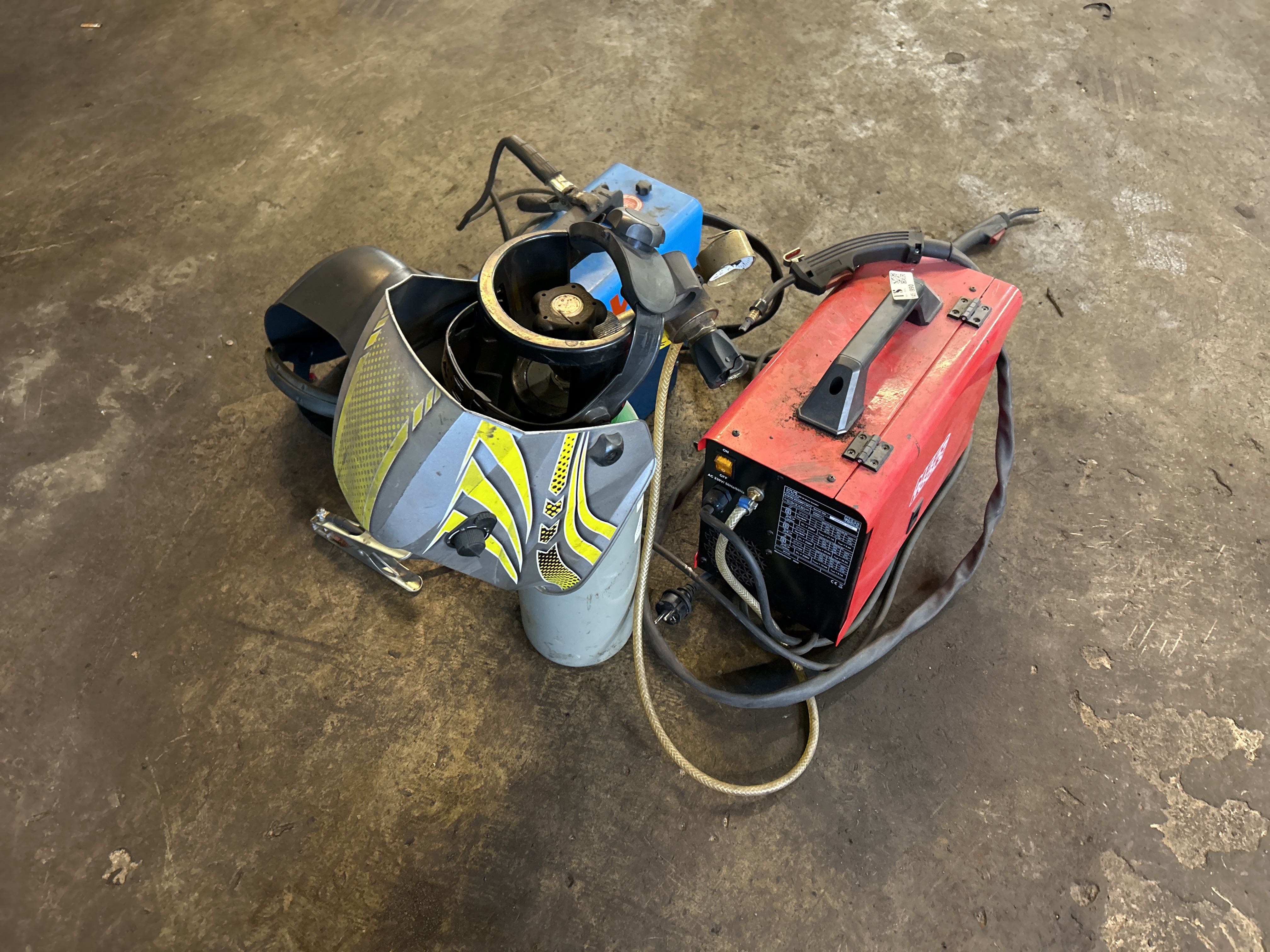 MIG-svetsar 2 st med tillbehör - Meec Tools Multi 130 och Awelco ...
