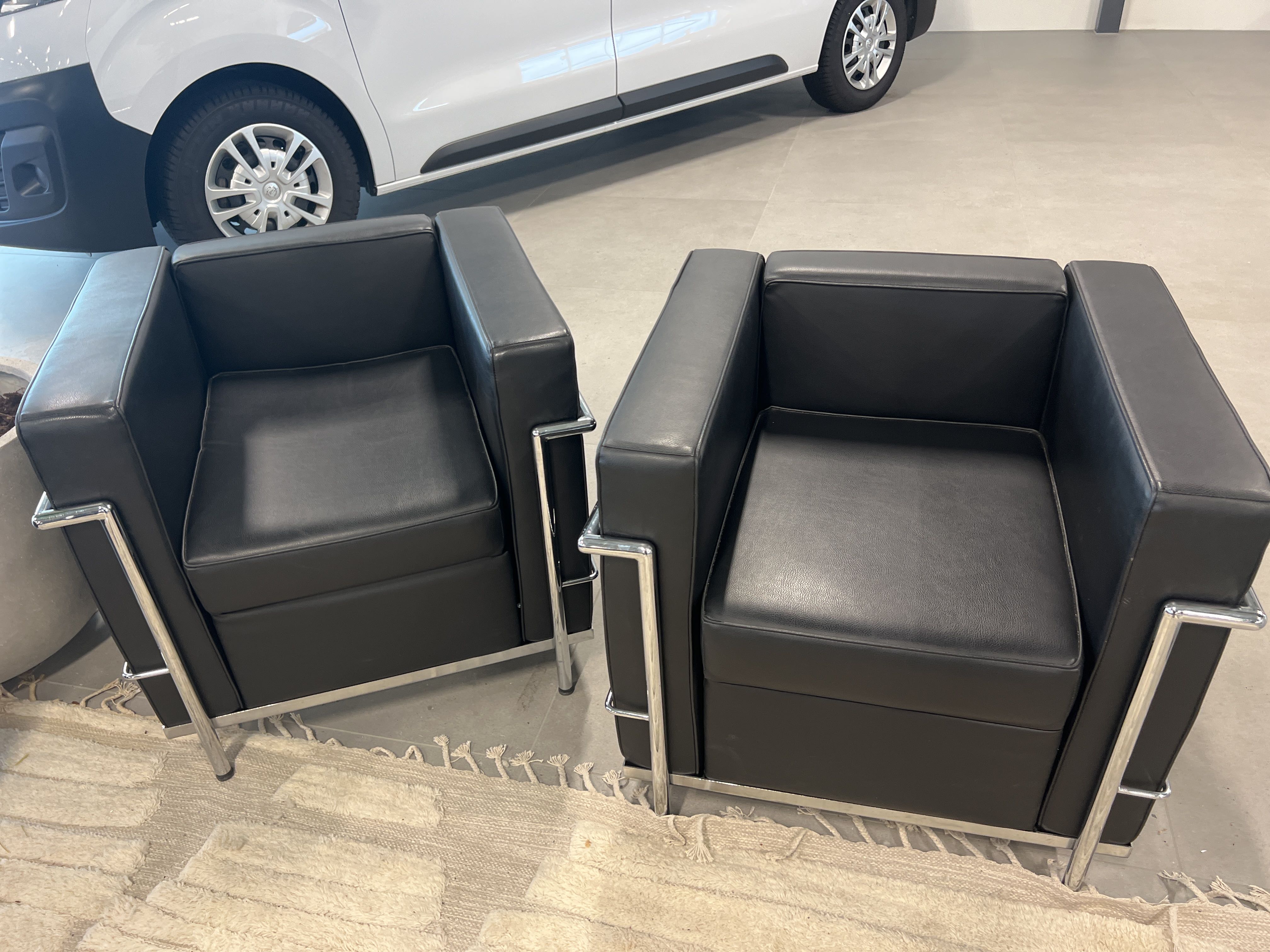 Växter, Soffgrupp, fåtöljer, matta & bord - Auktioner online ...