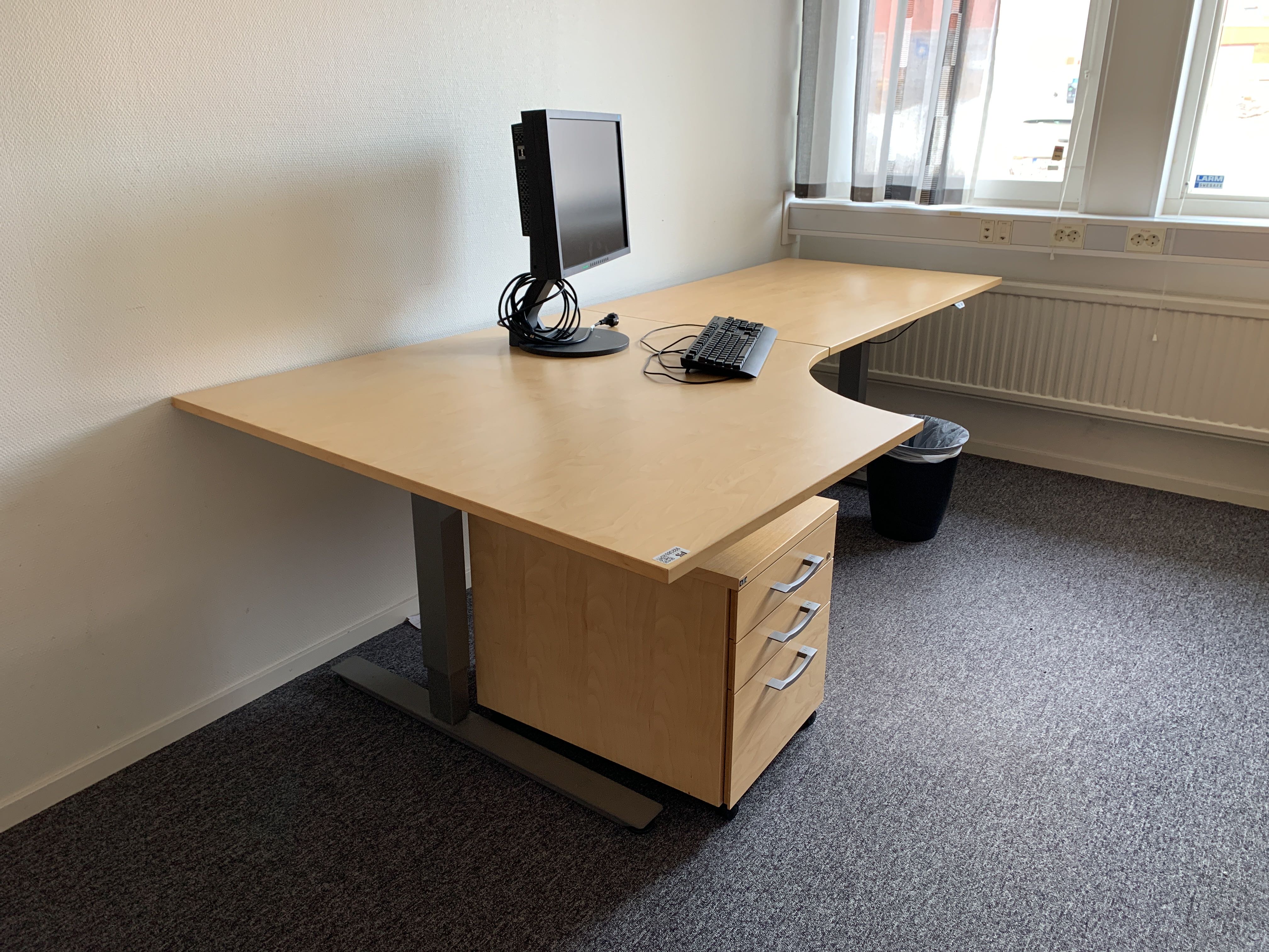 Office furniture: Electric raise/lower desk, bookshelf, computer ...