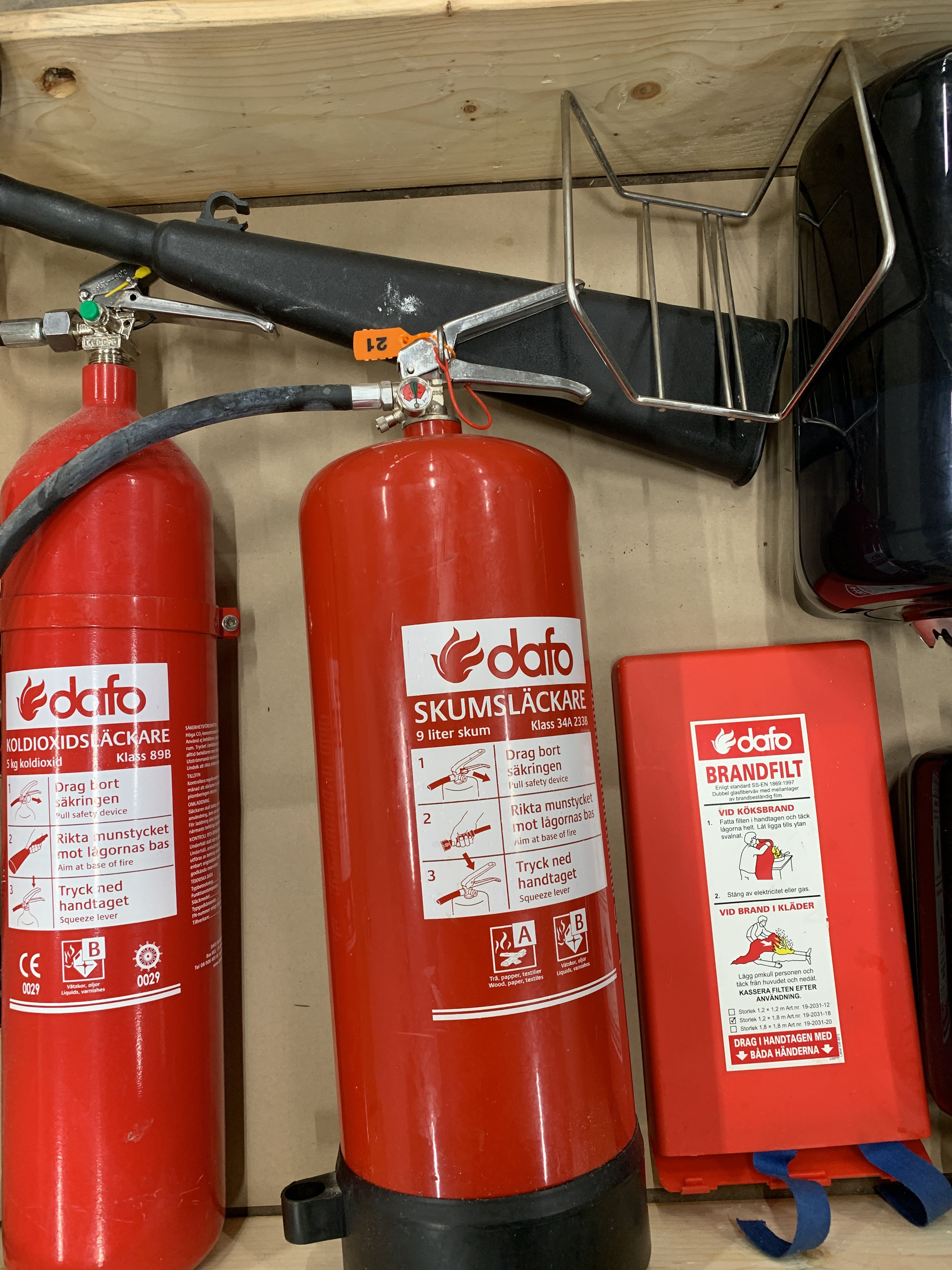 Fire extinguishers and dispensers - PS Auction - We value the future ...