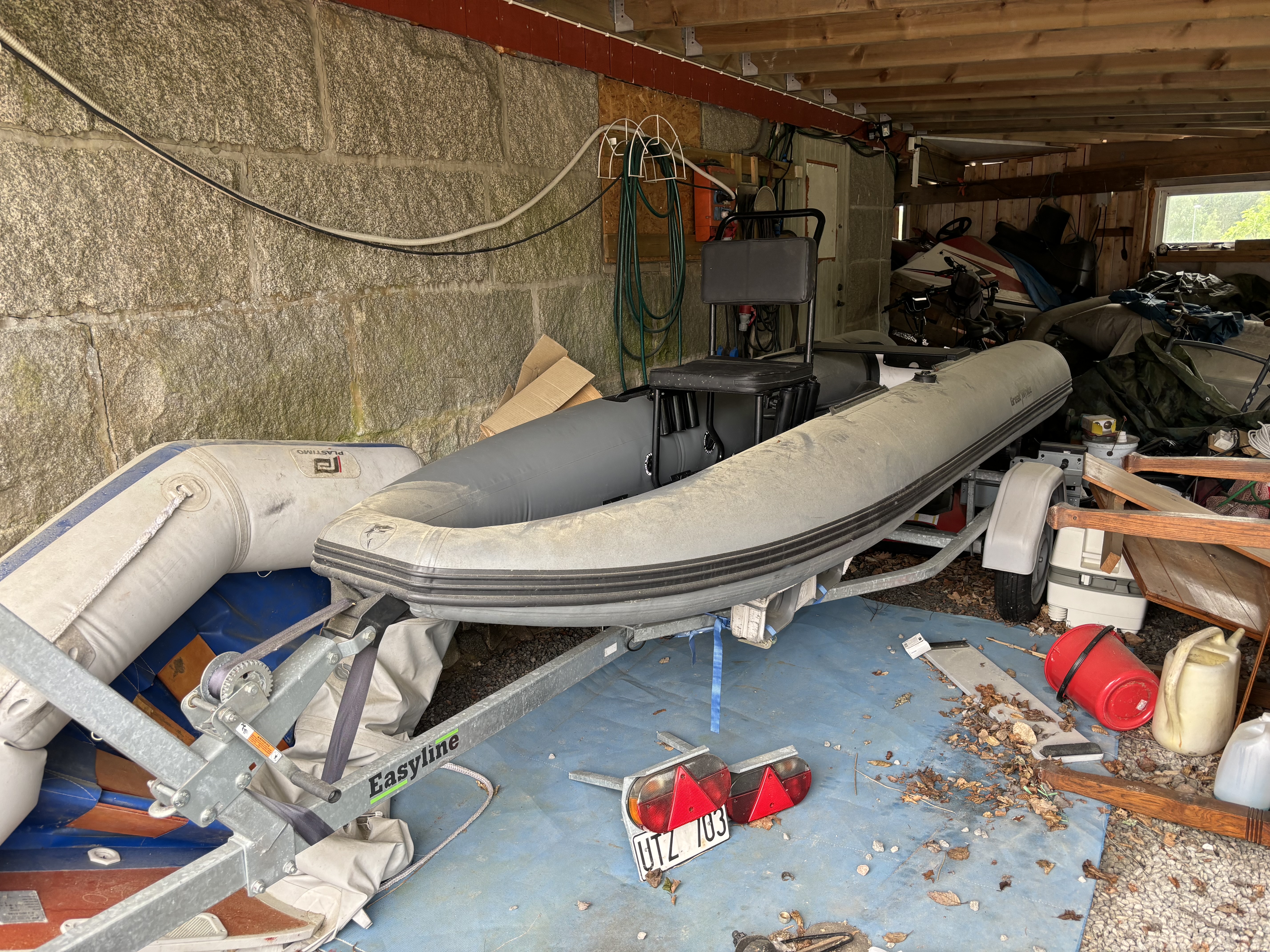 Great White CAT-400 inflatable boat with Brenderup trailer - PS Auction ...