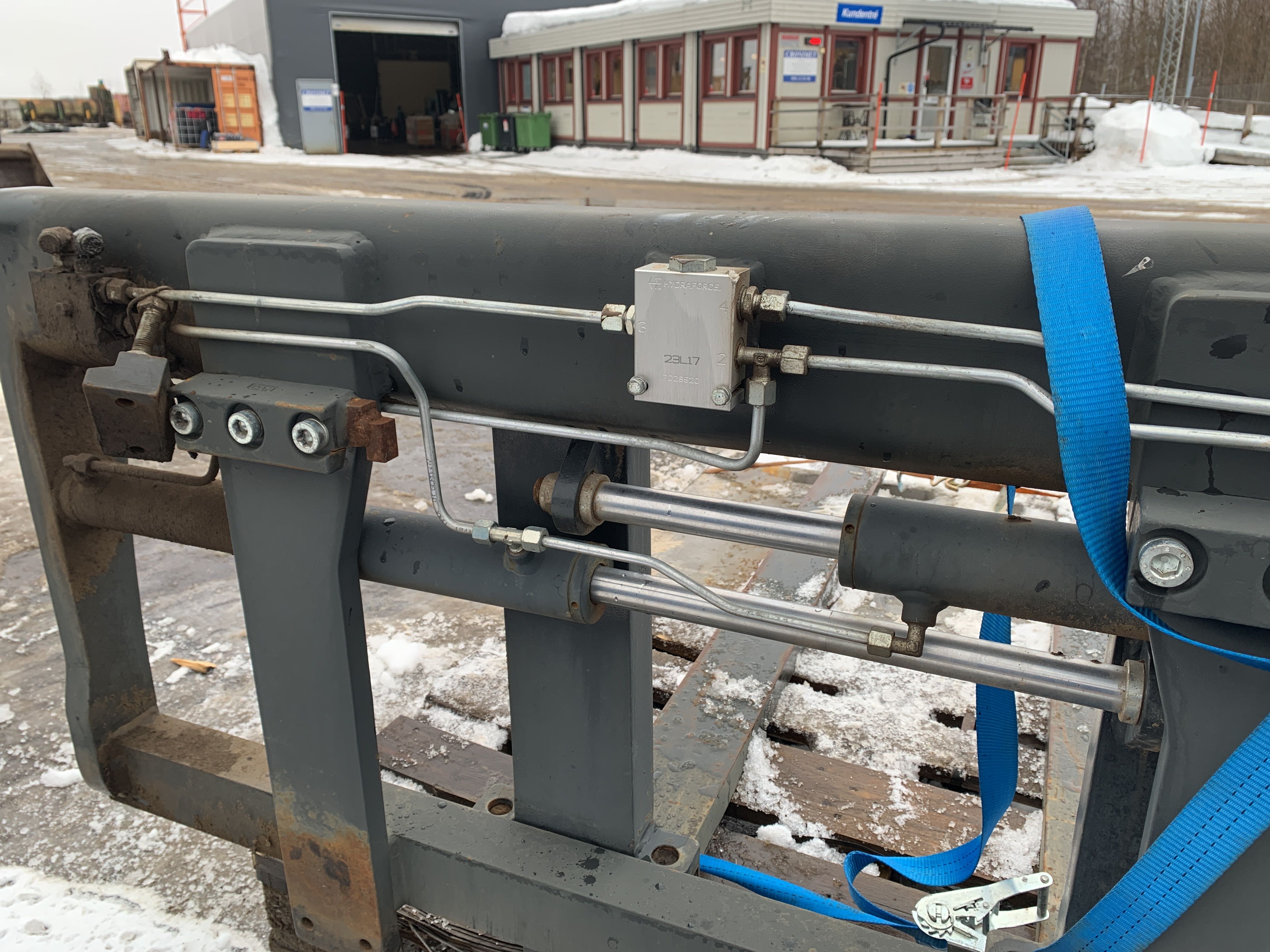 Fork rack for forklift with hydraulic fork spreading - PS Auction - We ...