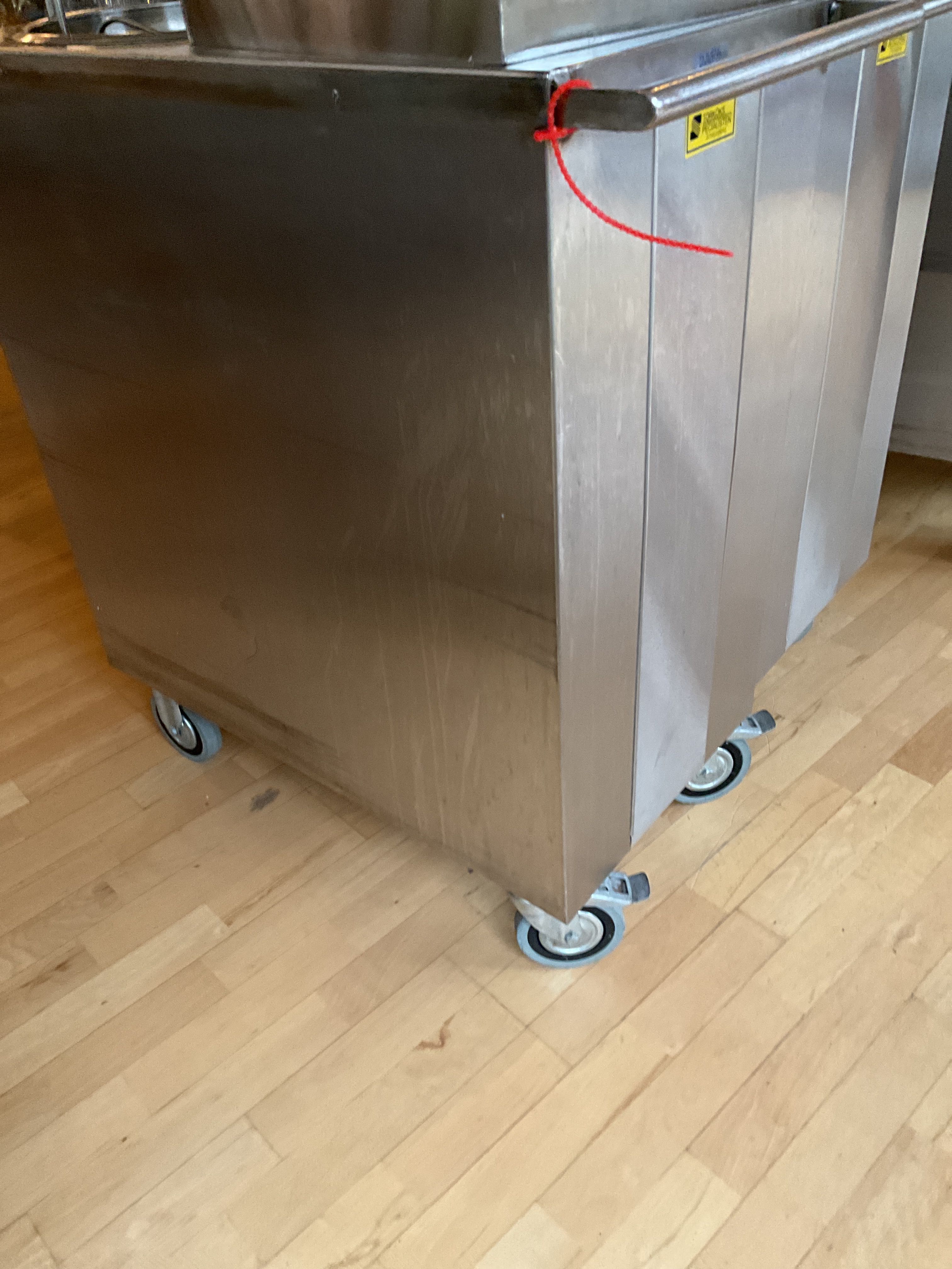 2 plate trolleys with lids - PS Auction - We value the future - Largest ...
