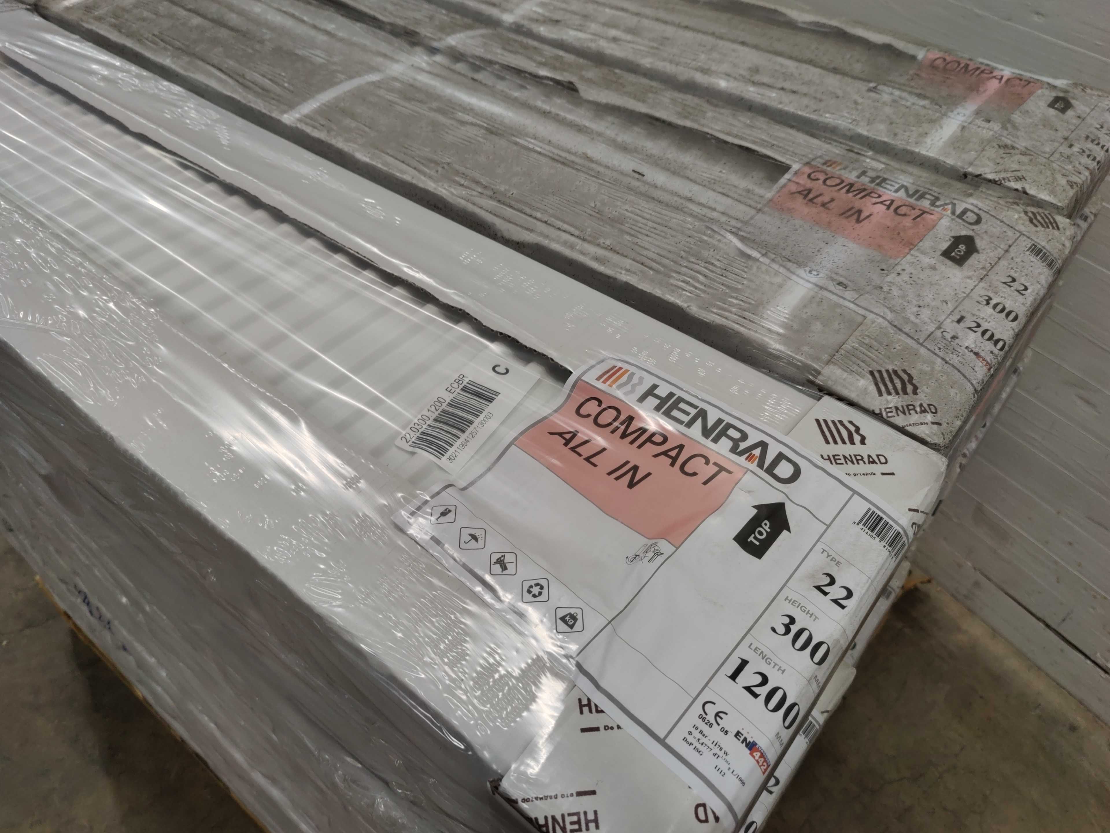 24 st Radiatorer Henrad Compact All In 22 300x1200 mm - Auktioner ...