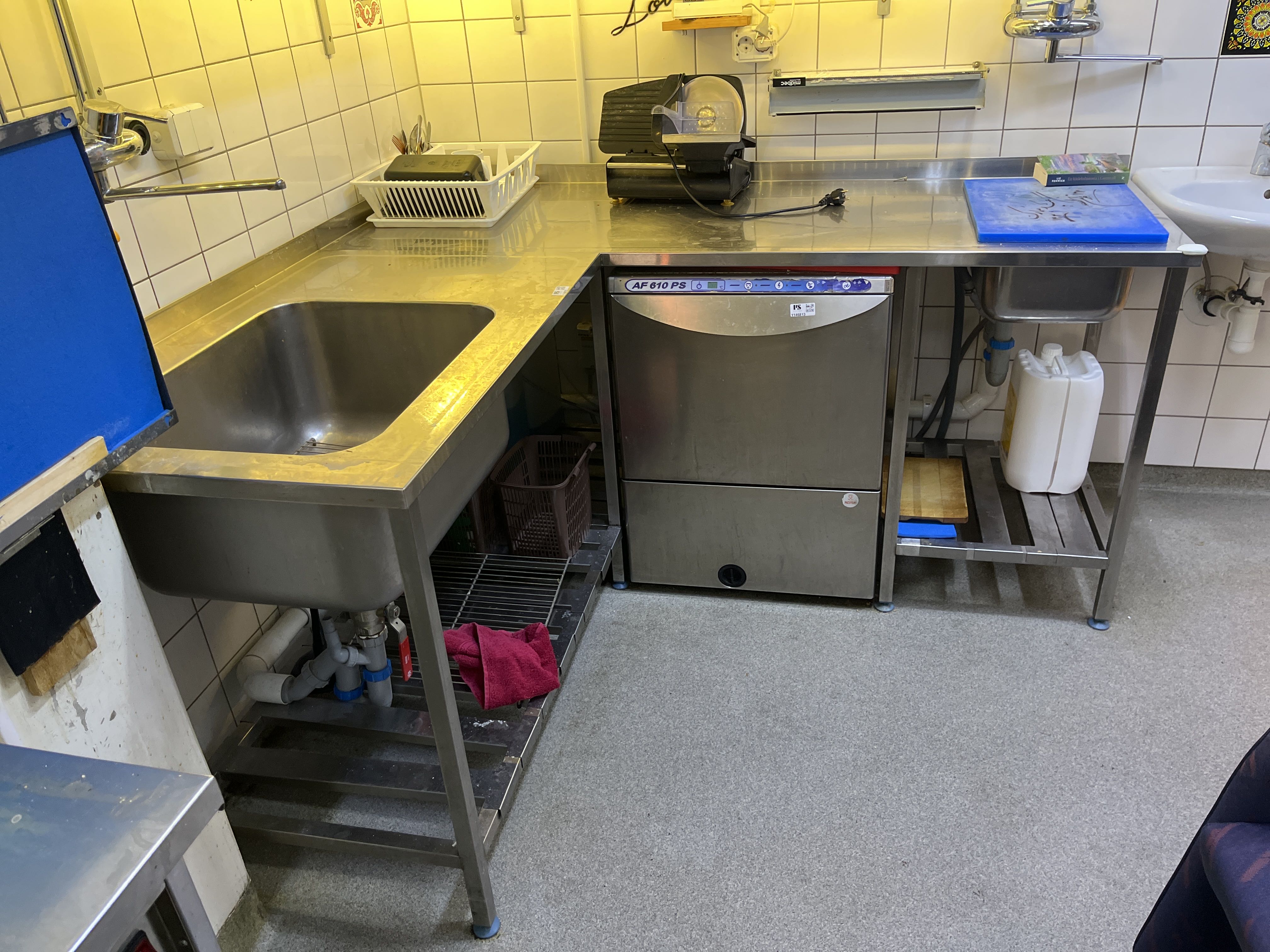 Rostfri diskbänk i vinkel inkl diskho - Auktioner online - Nätauktioner ...