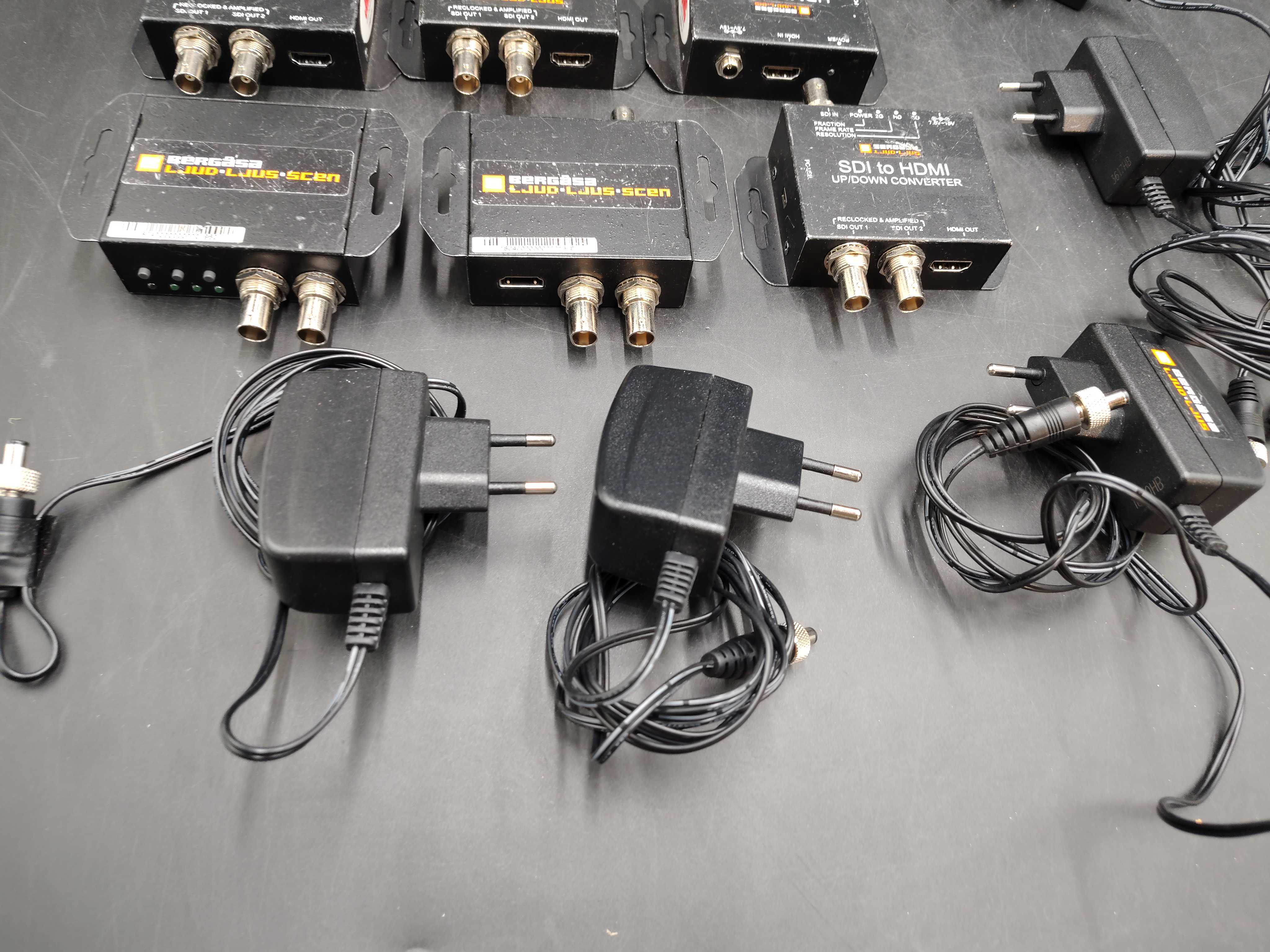 SDI/HDMI-omvandlare 6 st + adapter - Auktioner online - Nätauktioner & Konkursauktioner | PS Auction