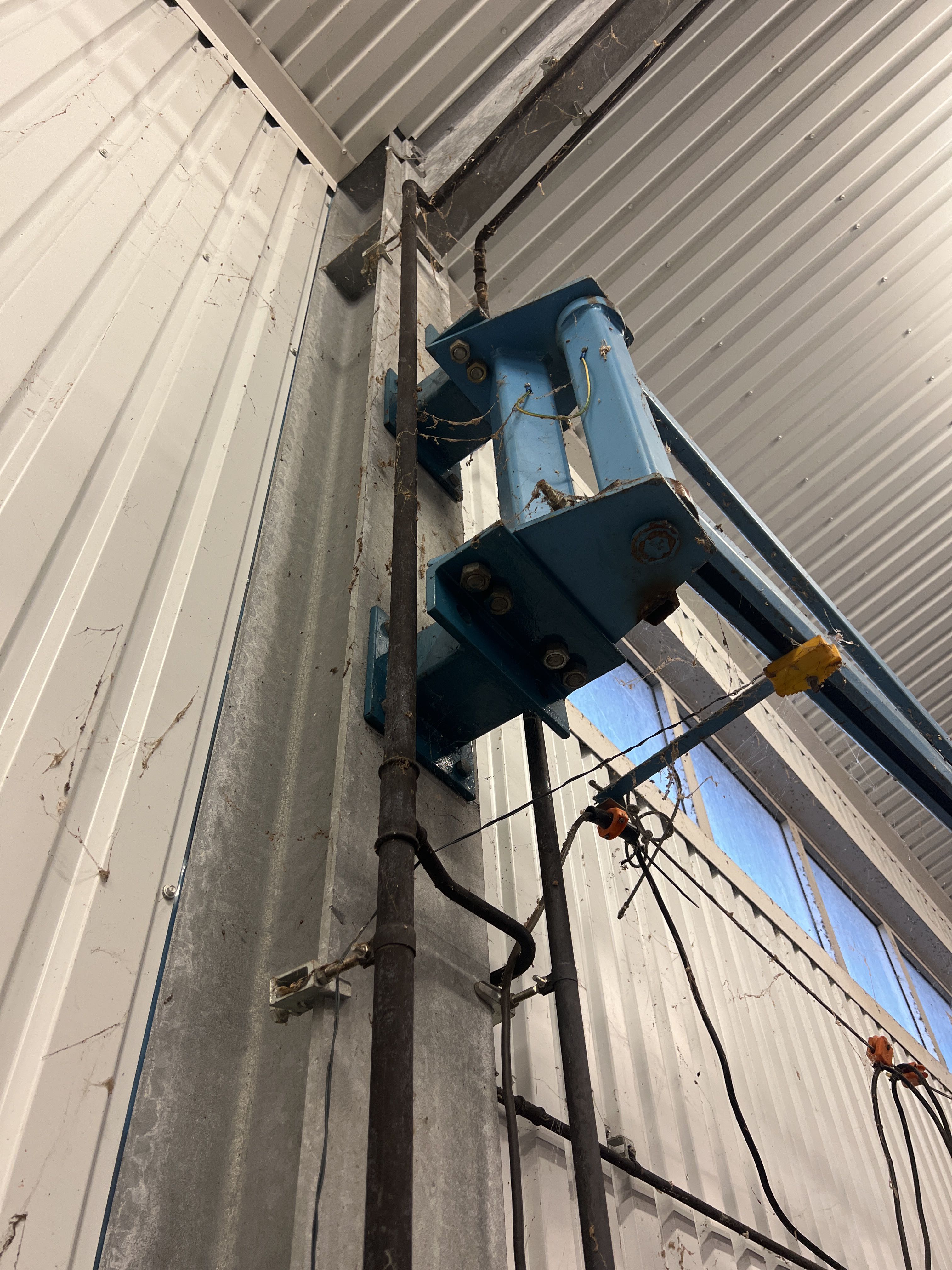 Swivel column crane for disassembly - PS Auction - We value the future ...