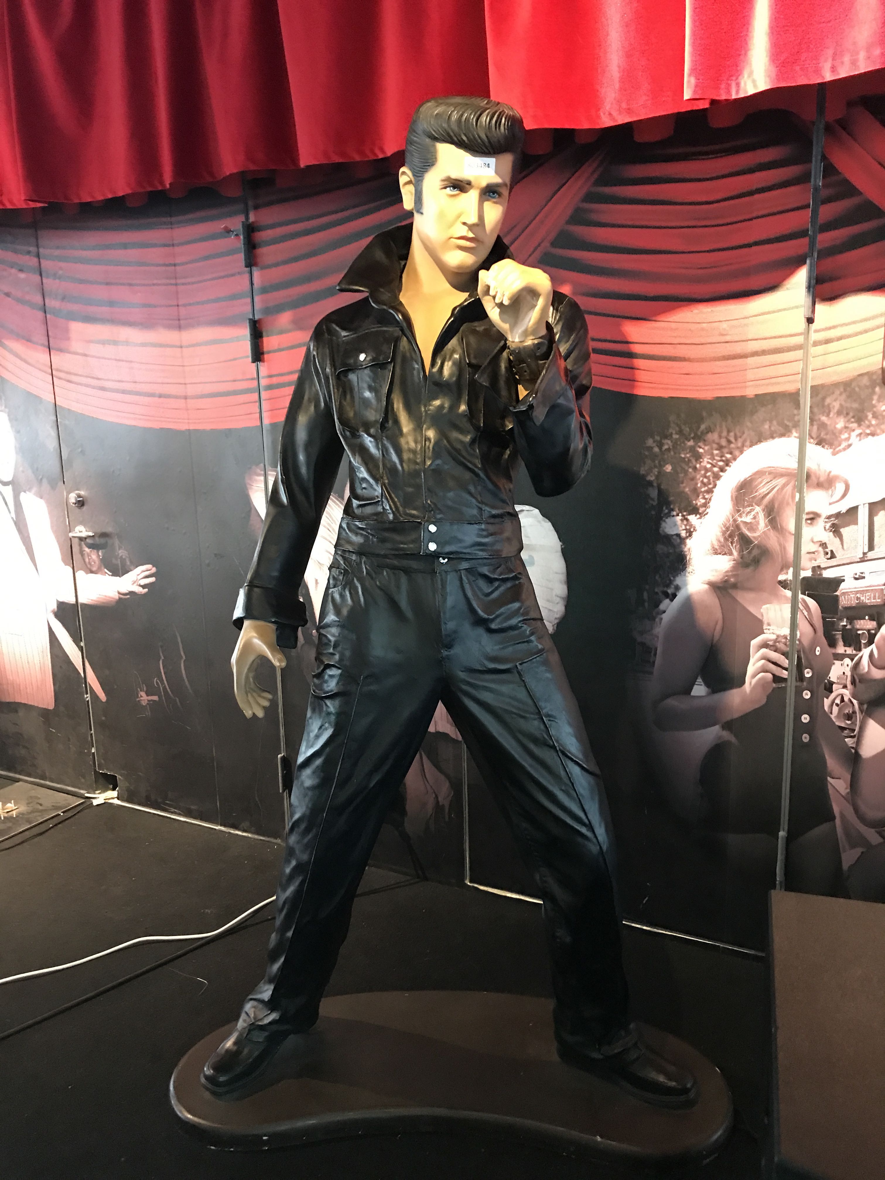Elvis figure - PS Auction - We value the future - Largest in net auctions
