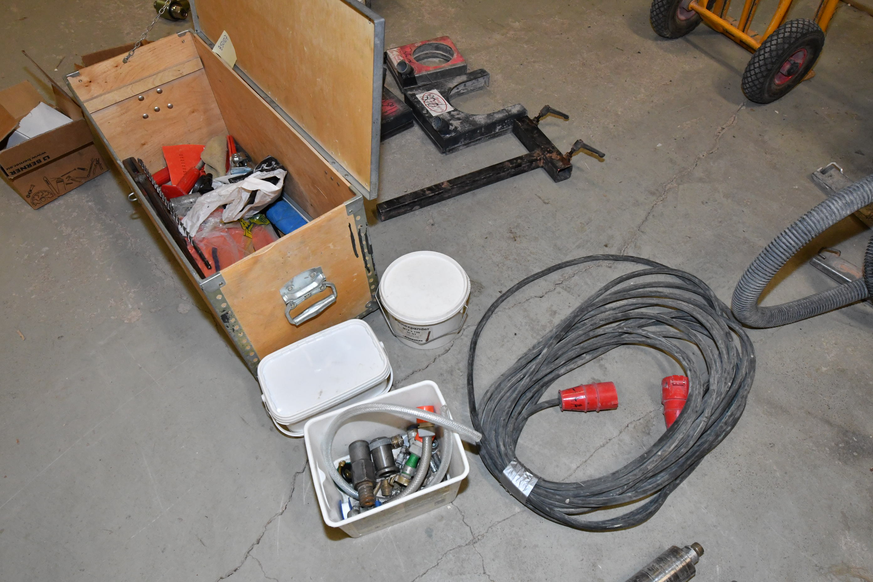 Core drilling machine WEKA SR 35 + div. accessories - PS Auction - We value the future - Largest ...