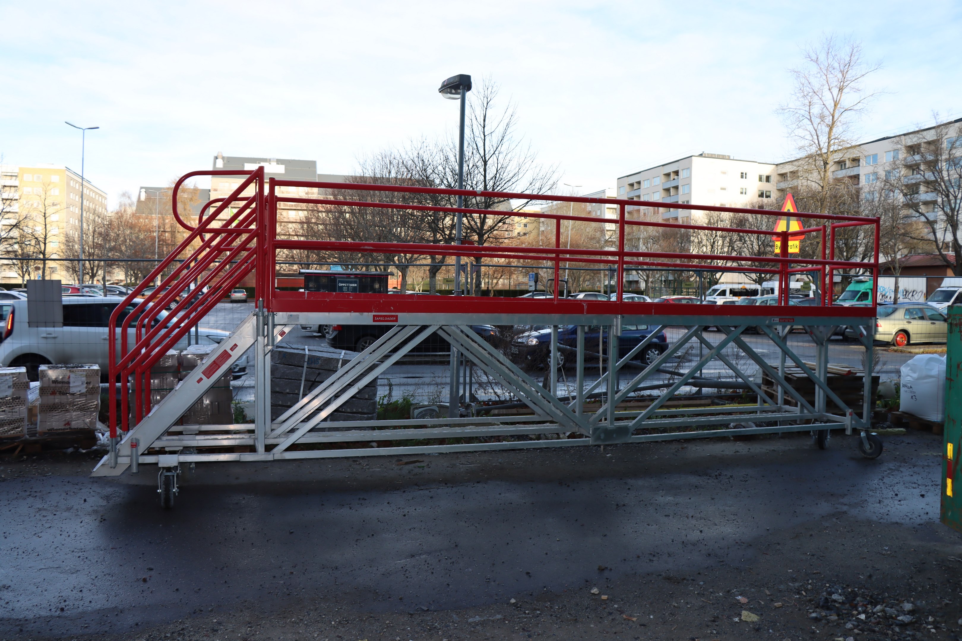 Safeloader 6000 - 2 pcs Platforms + TruckAccess Stairs - PS Auction ...