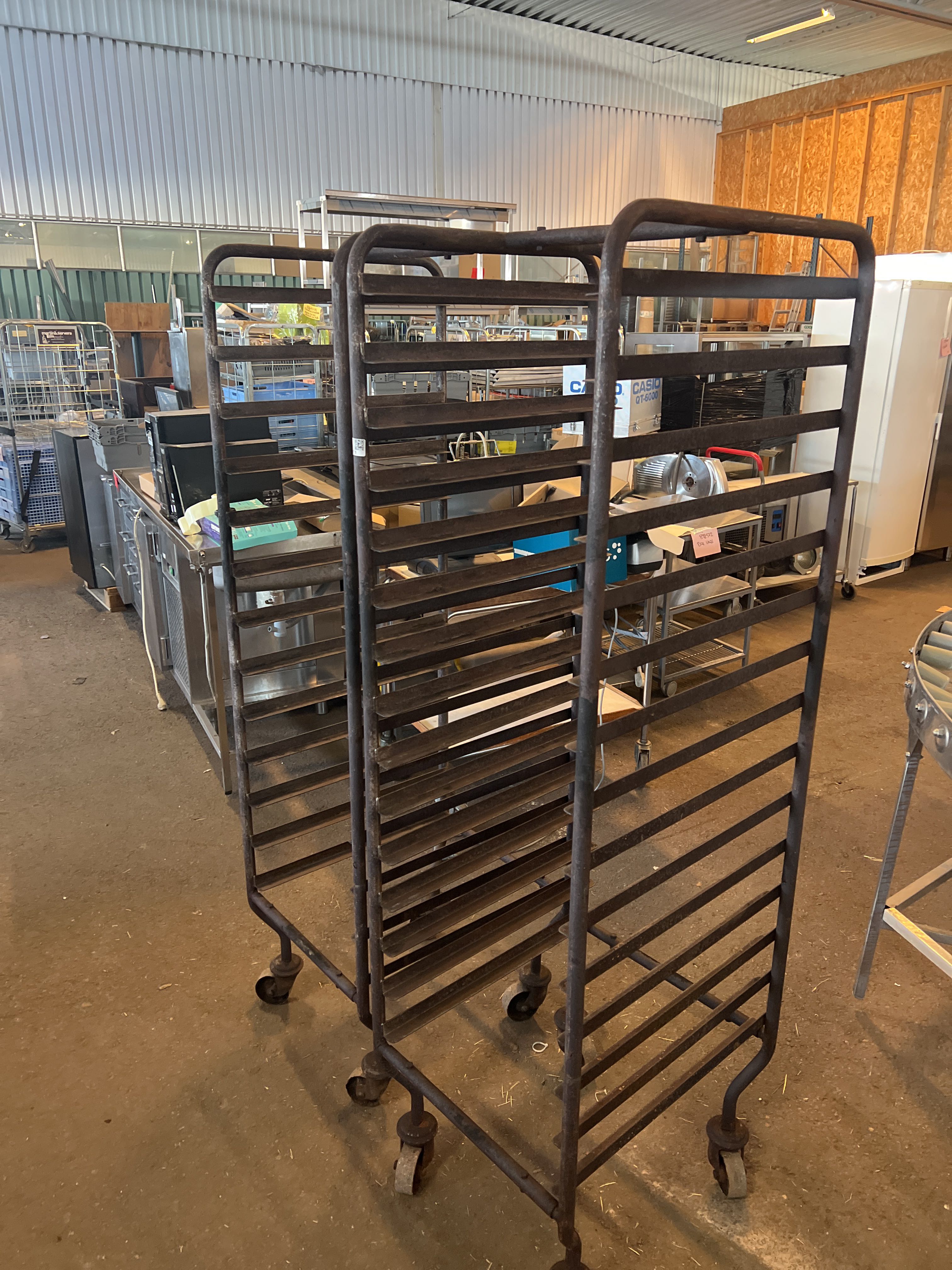 2 bakery trolleys for 45x60 sheets - PS Auction - We value the future ...