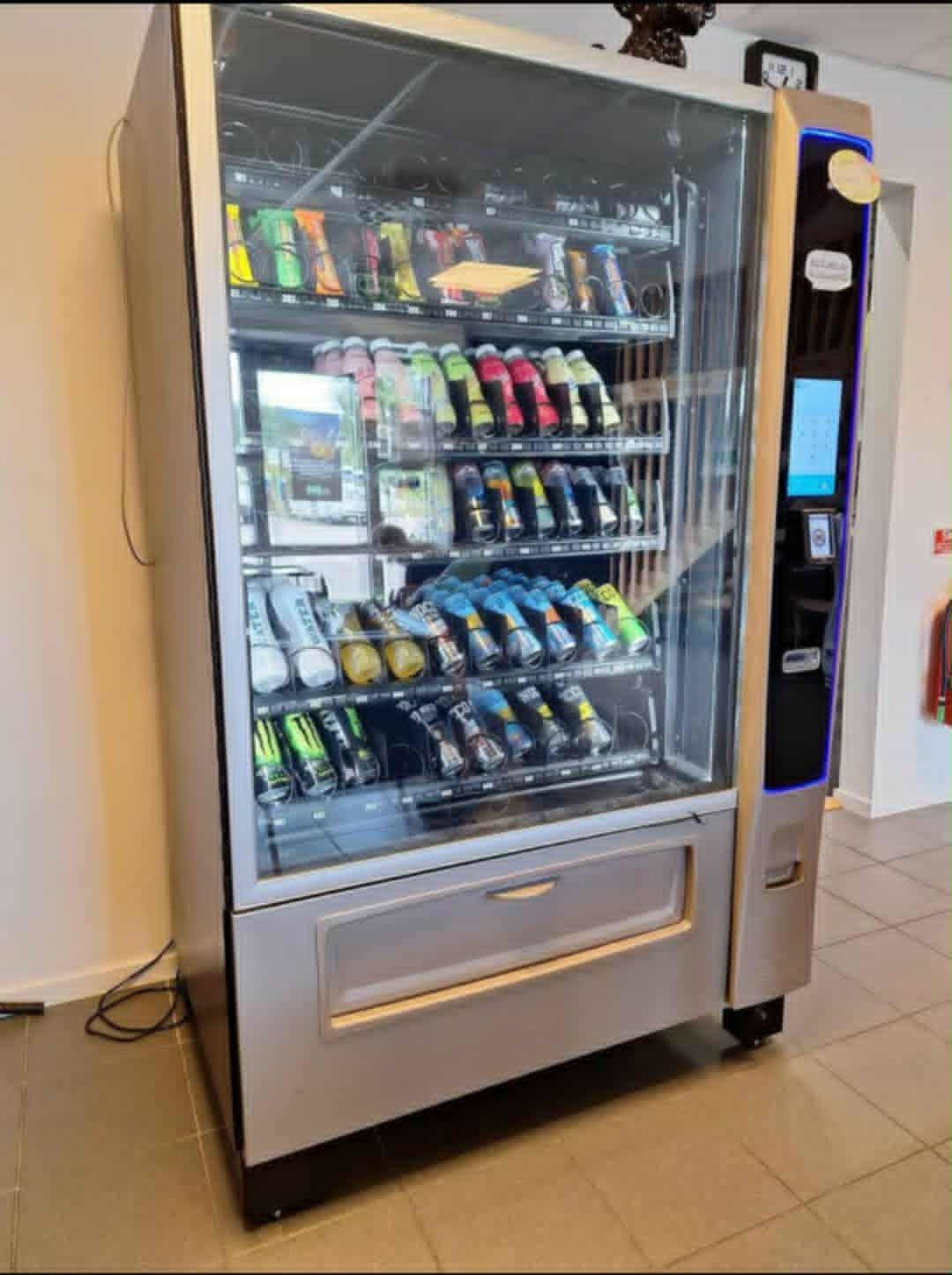Varuautomat Crane Merchandising Systems 472E (Media2 Touchscreen ...