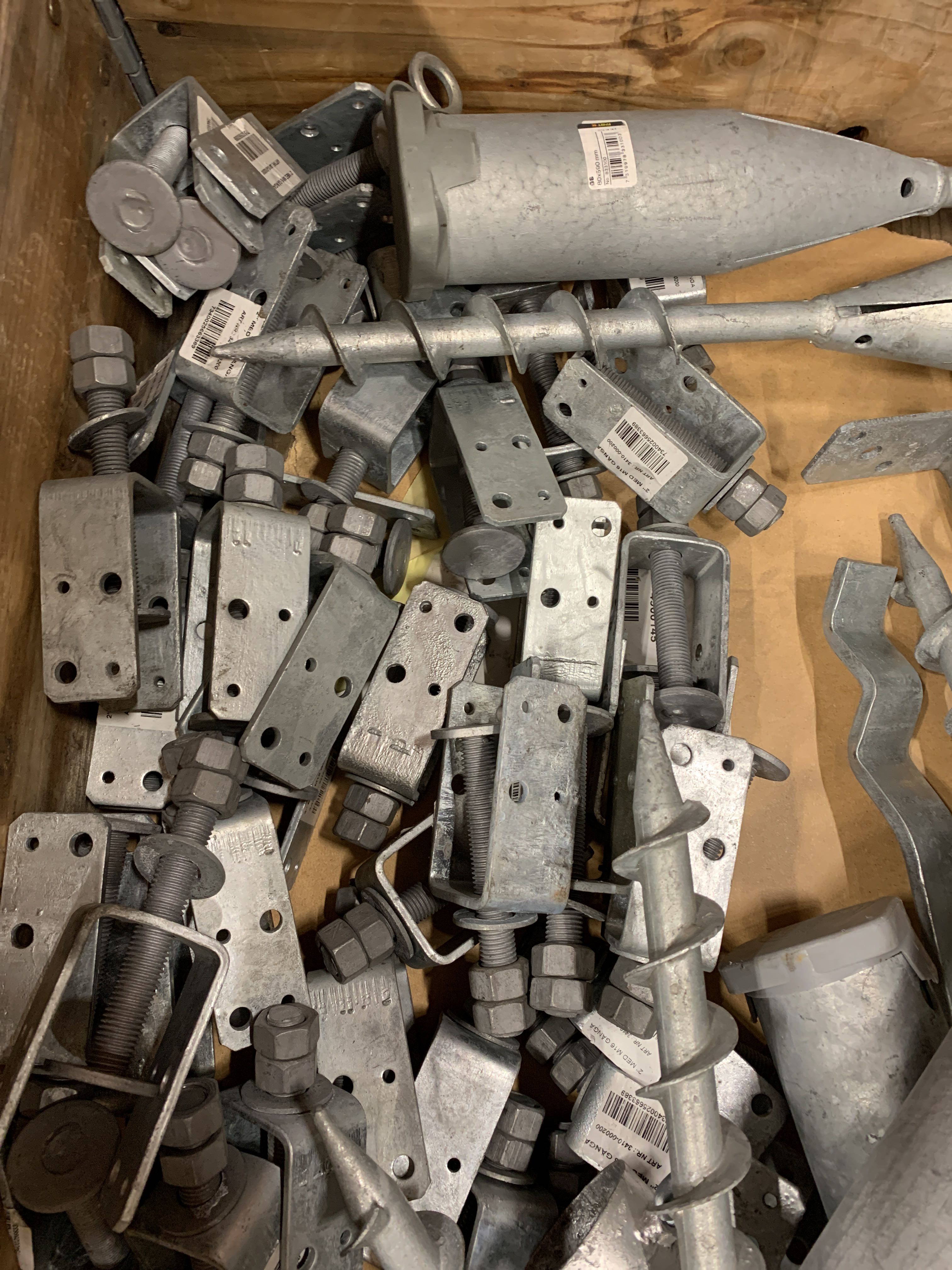 Assortment of pole shoes and ground anchors - PS Auction - We value the ...