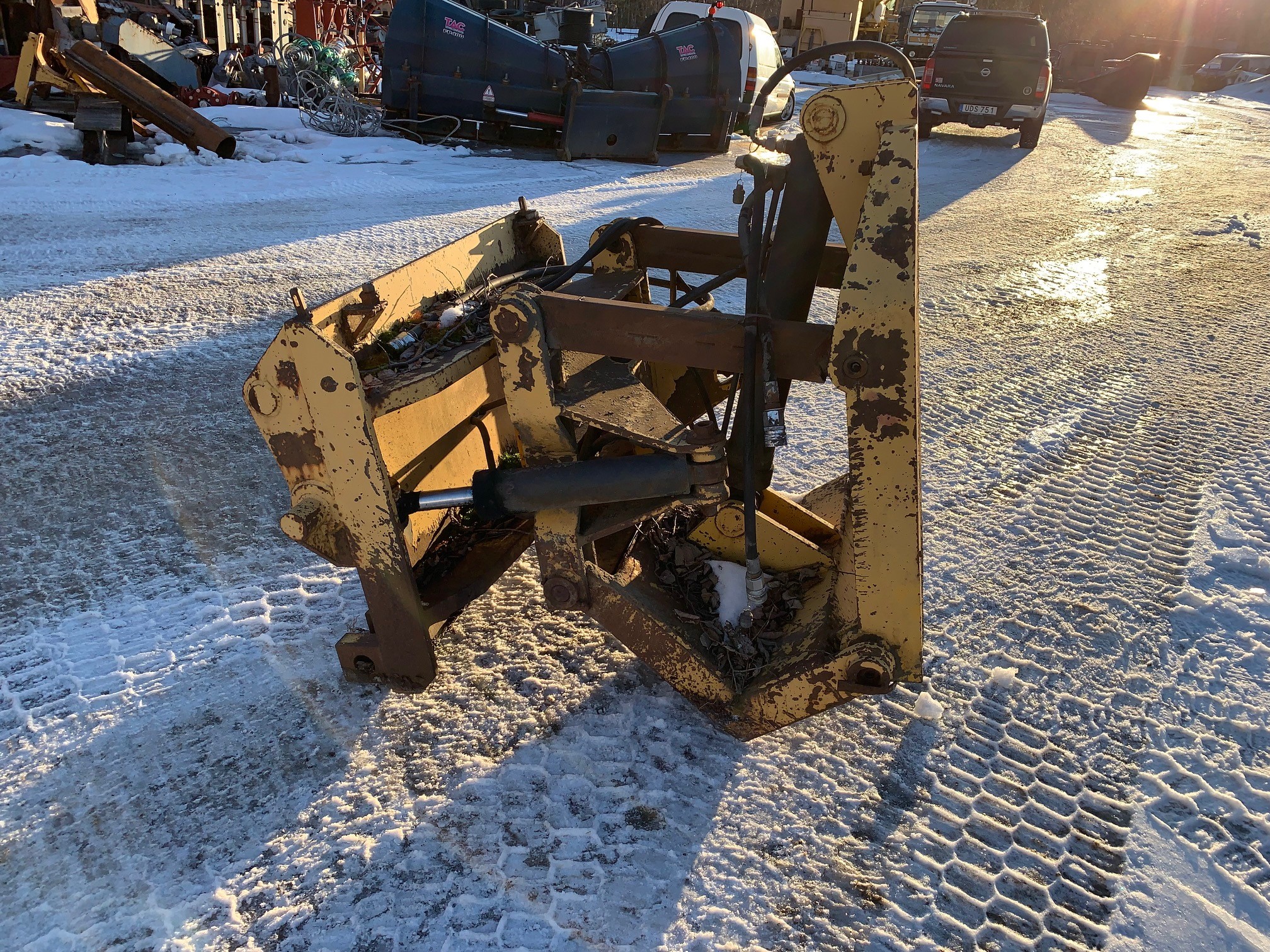 Swivel front bracket grader - PS Auction - We value the future ...