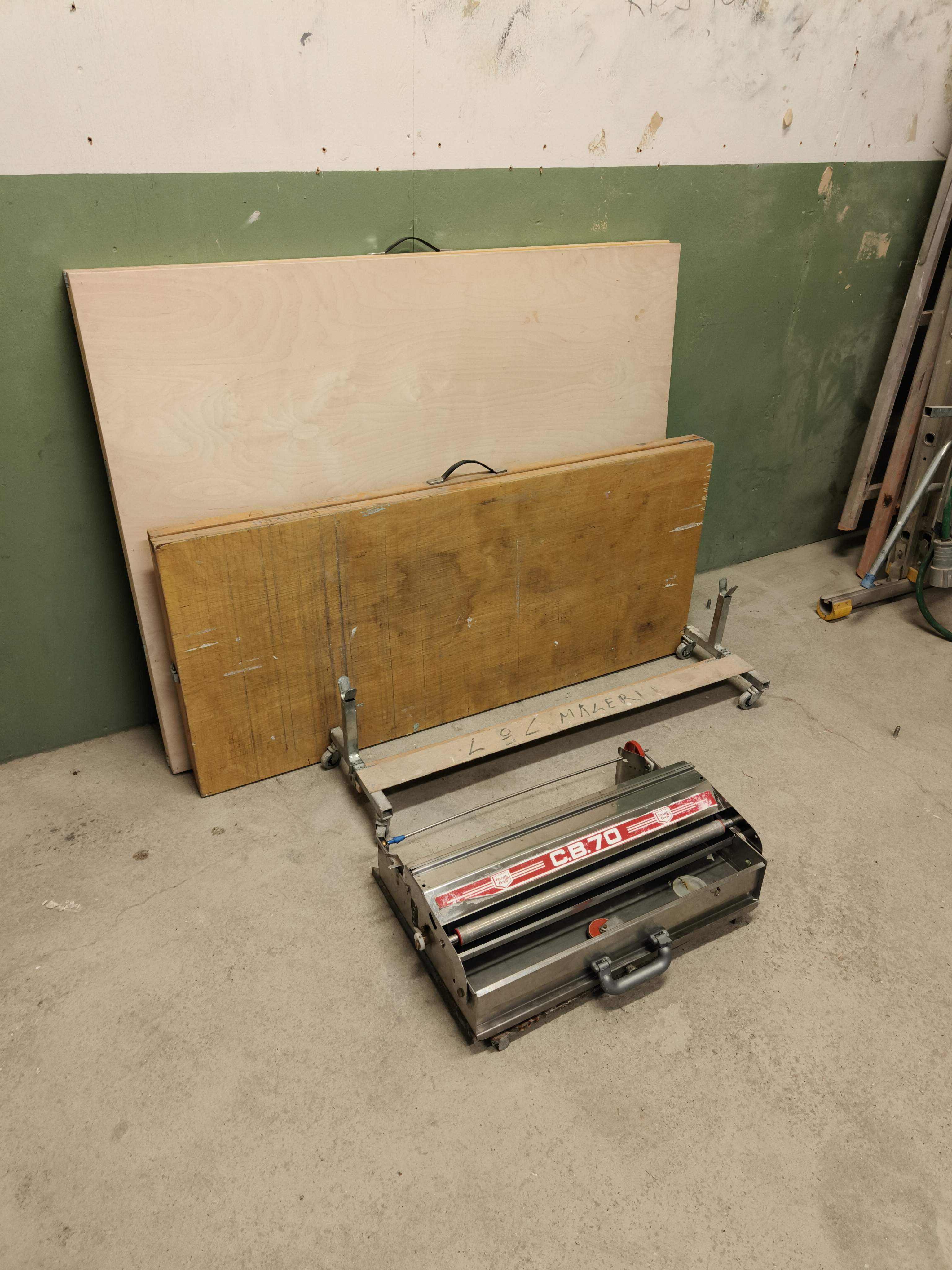 Wallpaper machine, wallpaper table and weaving table - PS Auction - We ...