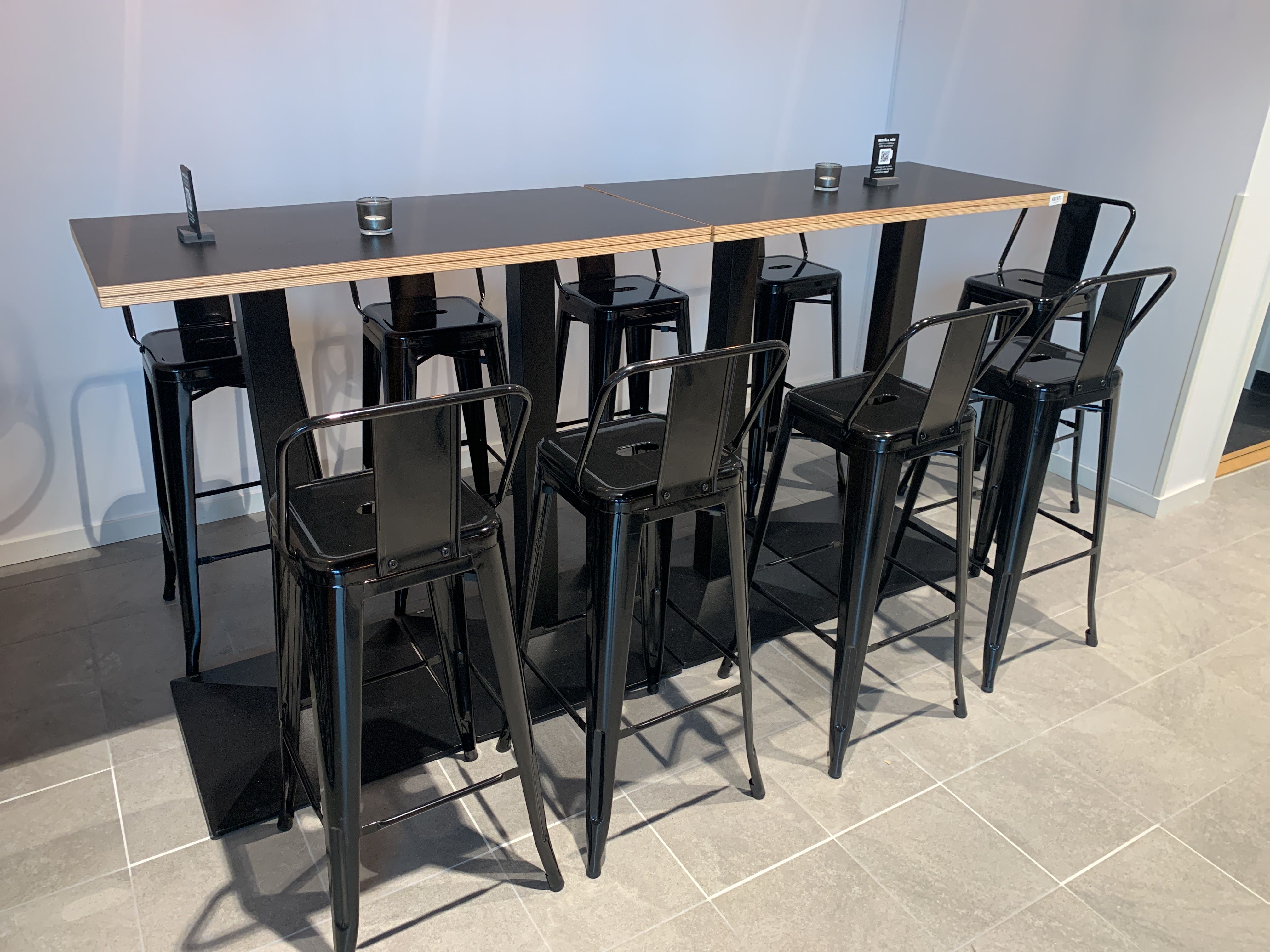 Barbord och 9 stolar - Auktioner online - Nätauktioner ...