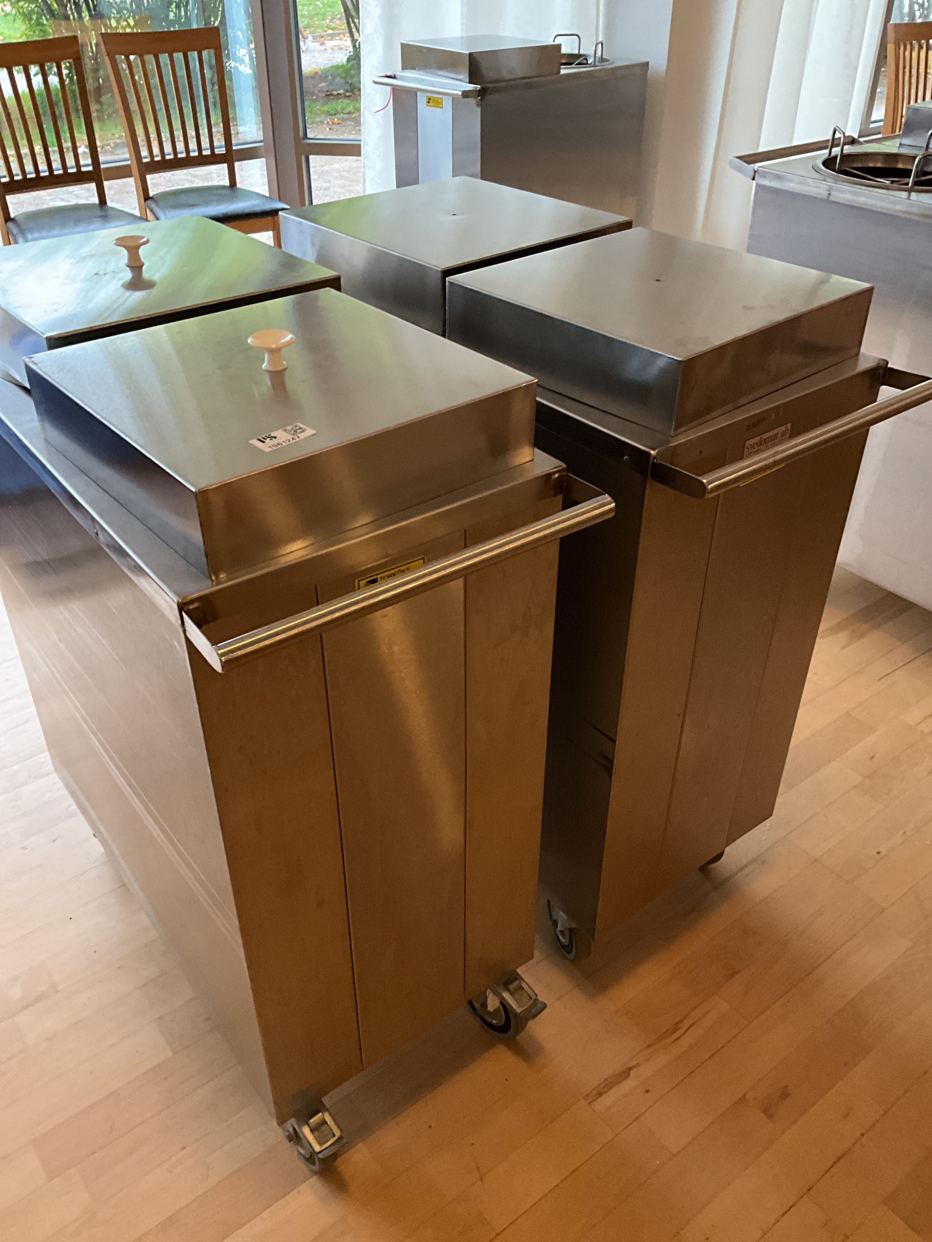 Plate trolleys with lids - PS Auction - We value the future - Largest ...