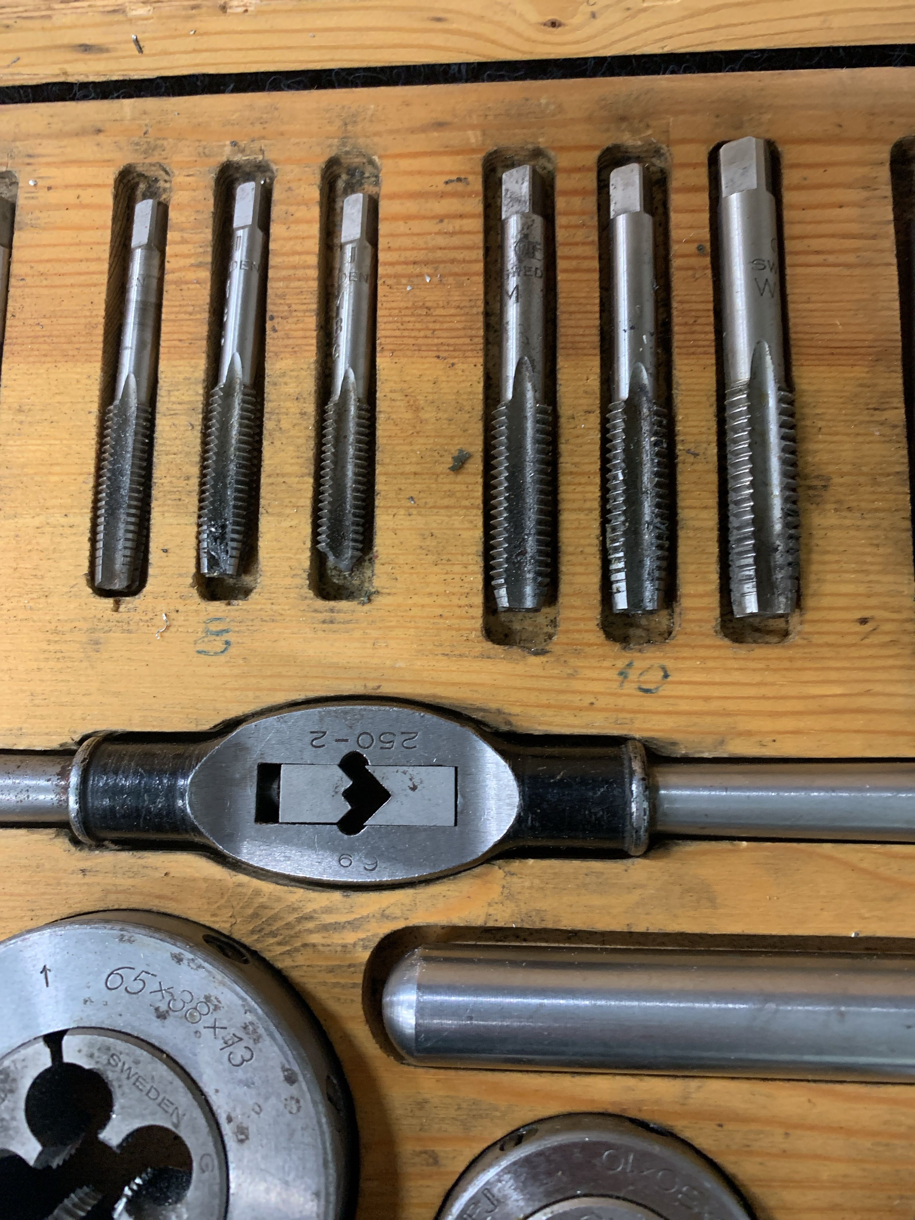 Taps, threads and thread holders - PS Auction - We value the future ...