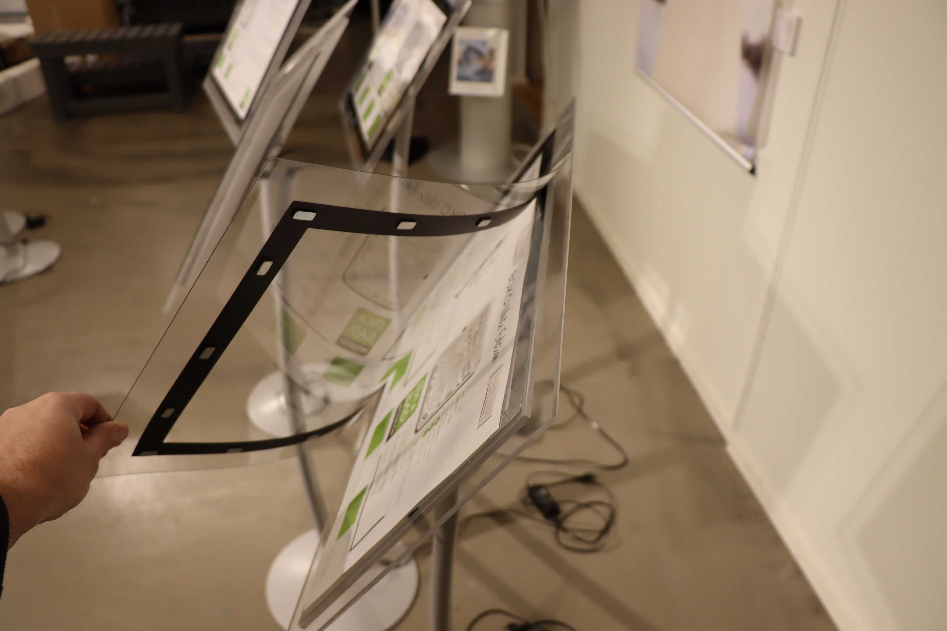 4 display displays with lighting - PS Auction - We value the future ...