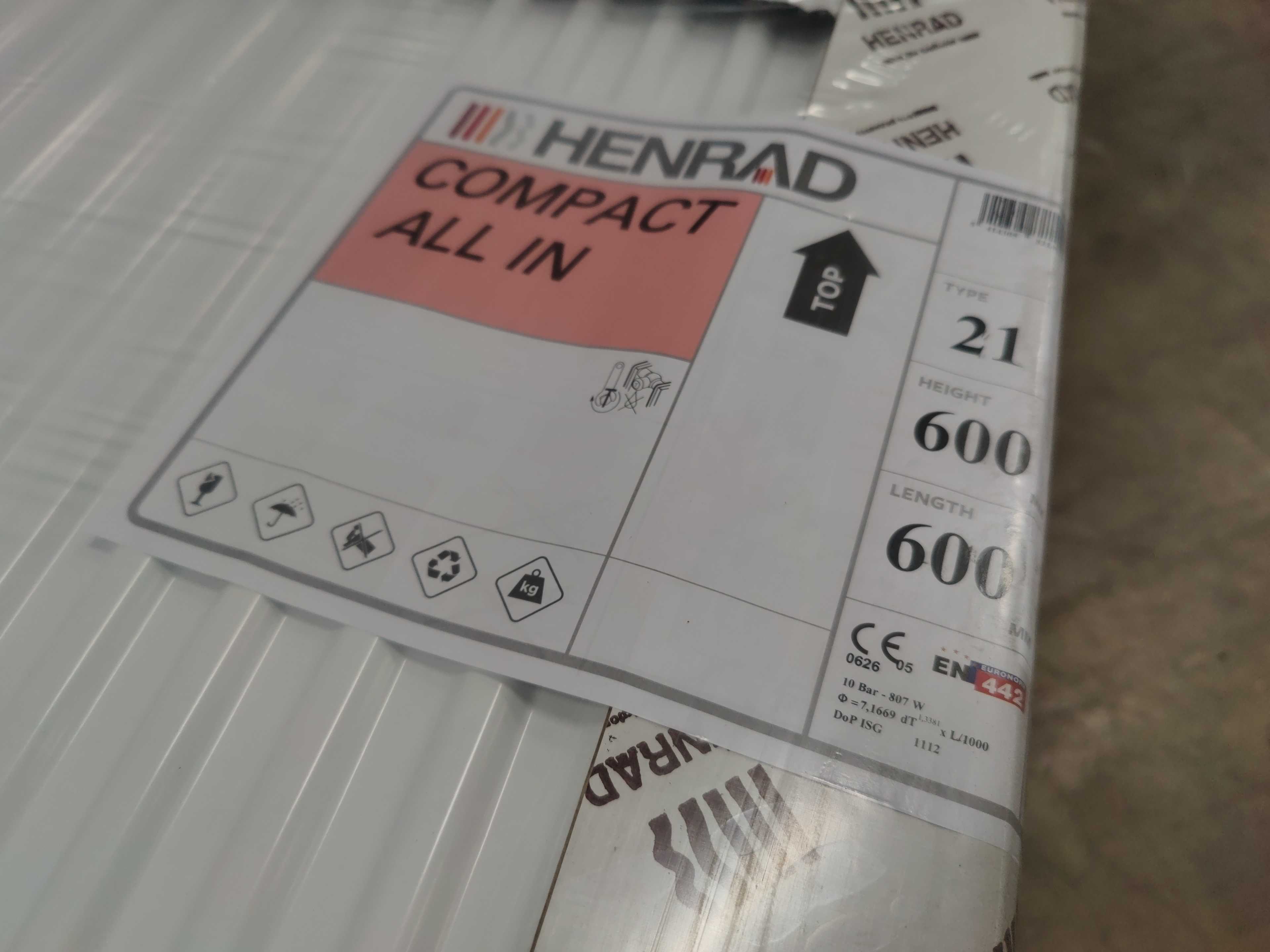 9 st Radiatorer Henrad Compact All In 21 600x600 mm - Auktioner online ...