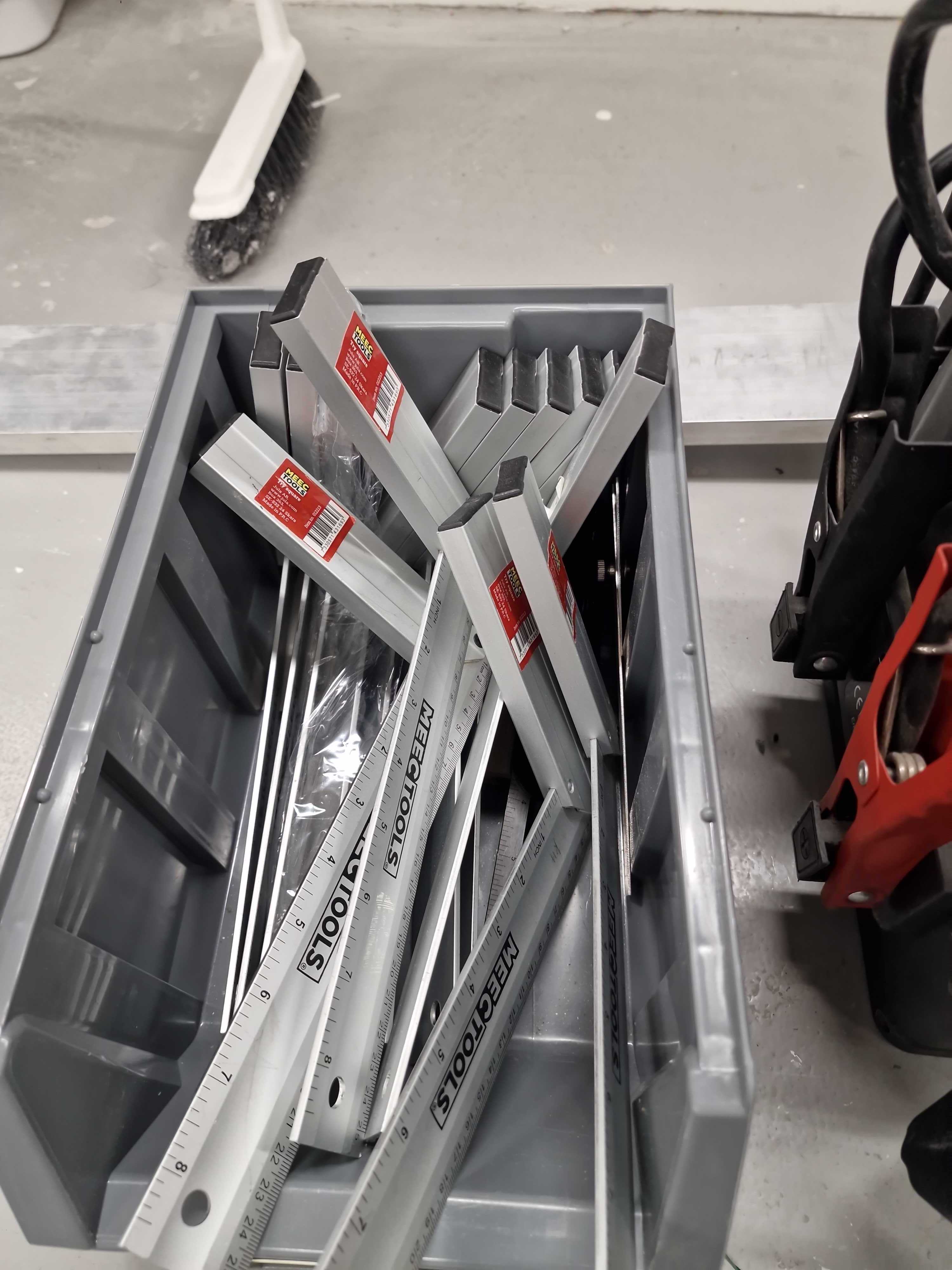 Various tools, Trimmer, Radio and more - PS Auction - We value the ...