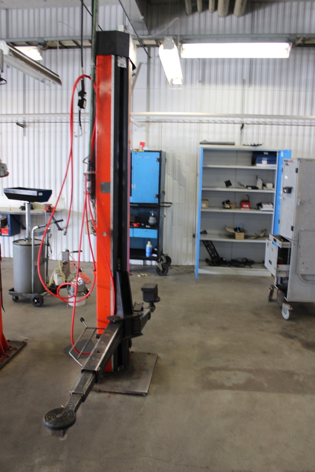 2-pillar lift HH 227, 2.5t-1994 - PS Auction - We value the future ...