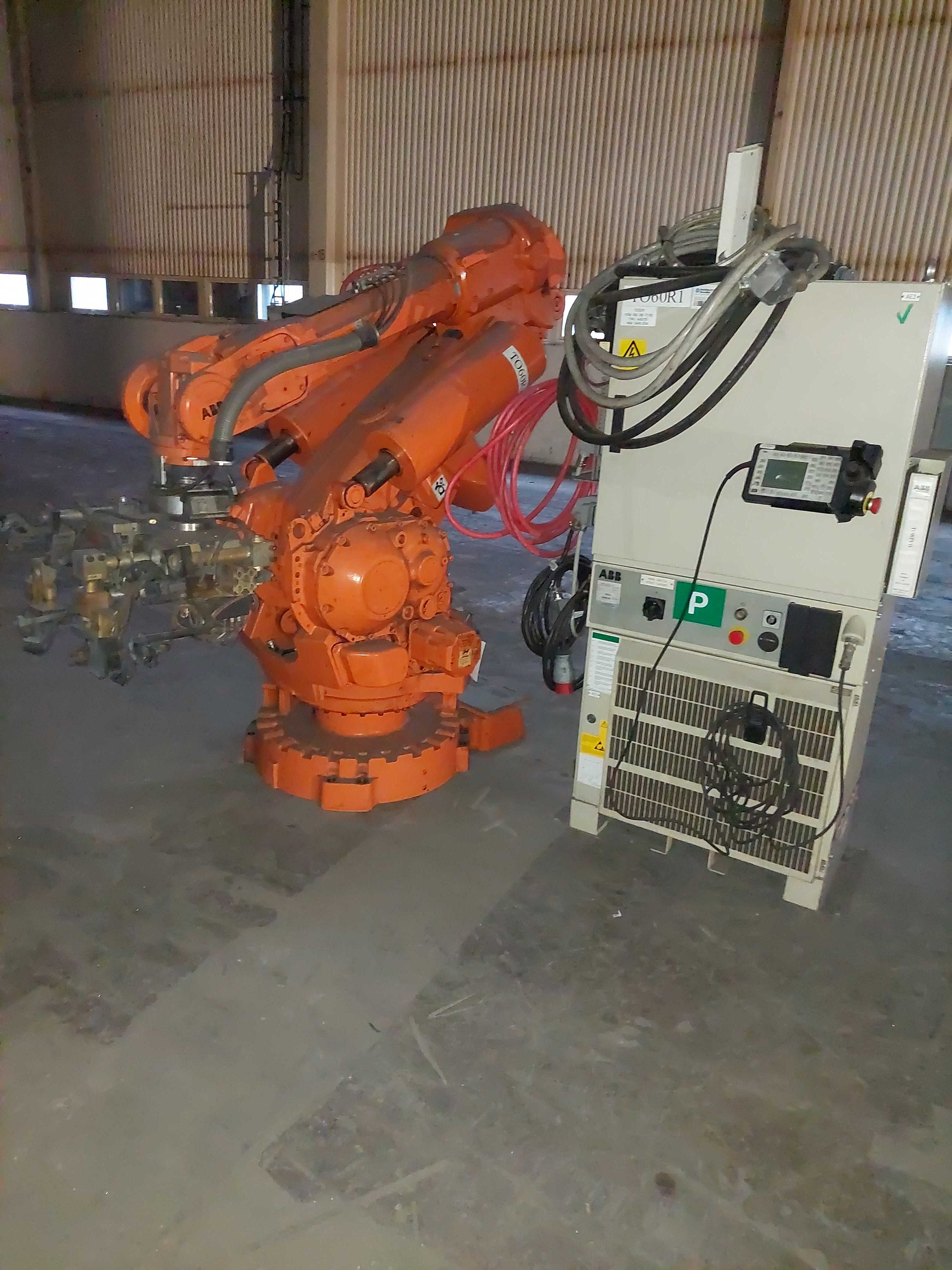 Industrial robot ABB IRB6400RM2000 with tools - PS Auction - We value ...