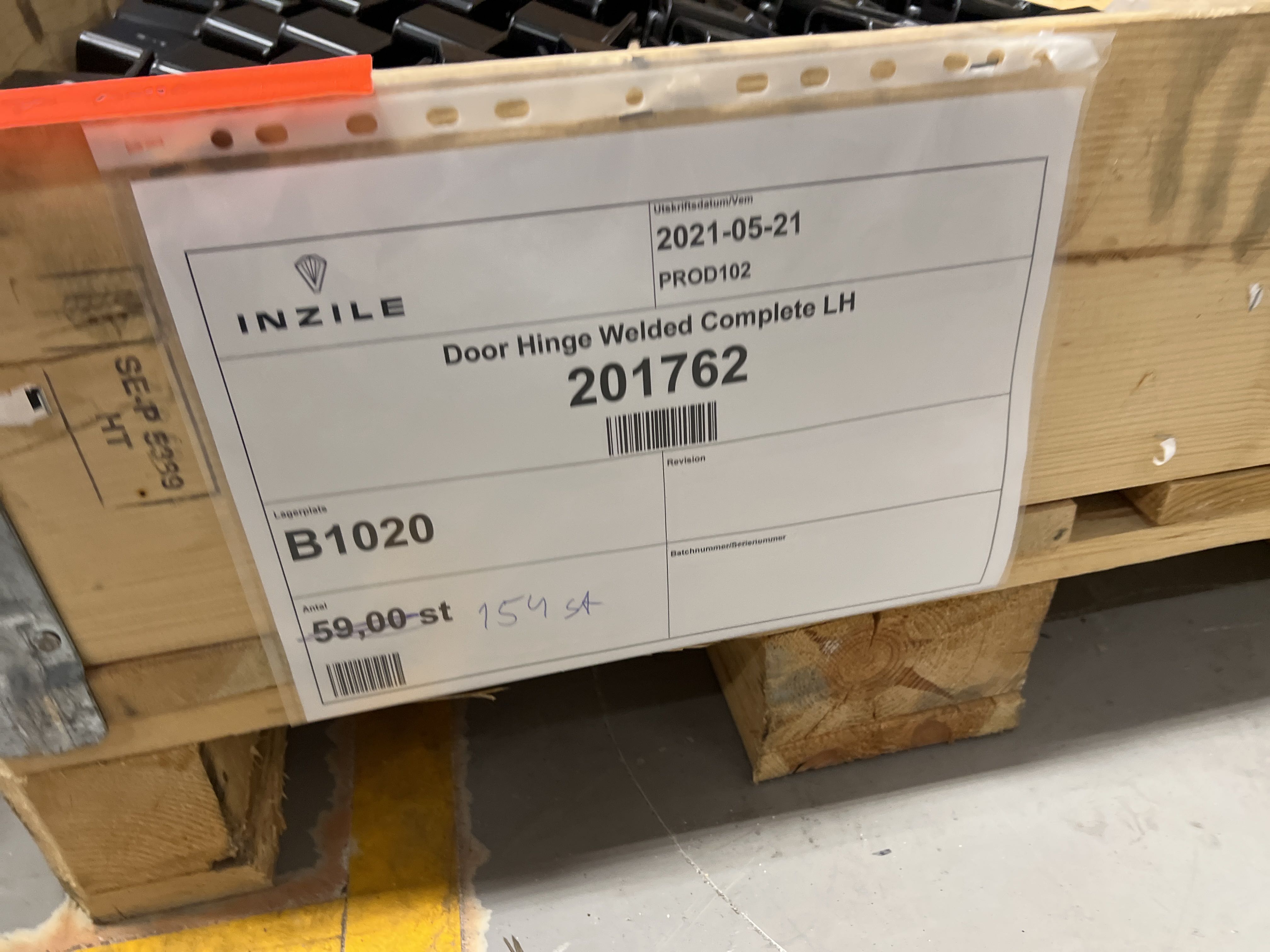 7 pallets with various vehicle details - PS Auction - We value the ...