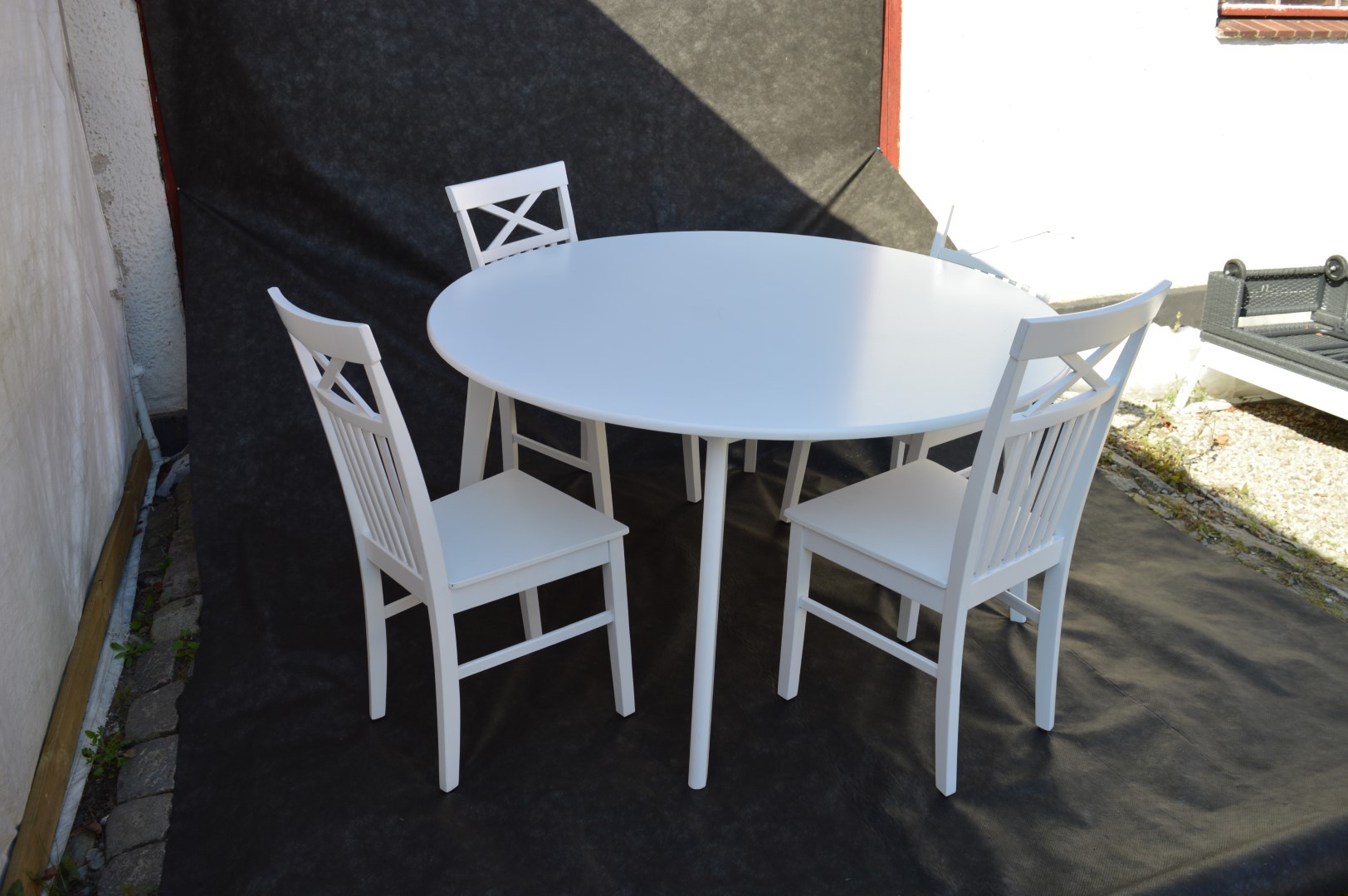 Runt matbord vitt - Auktioner online - Nätauktioner & Konkursauktioner ...