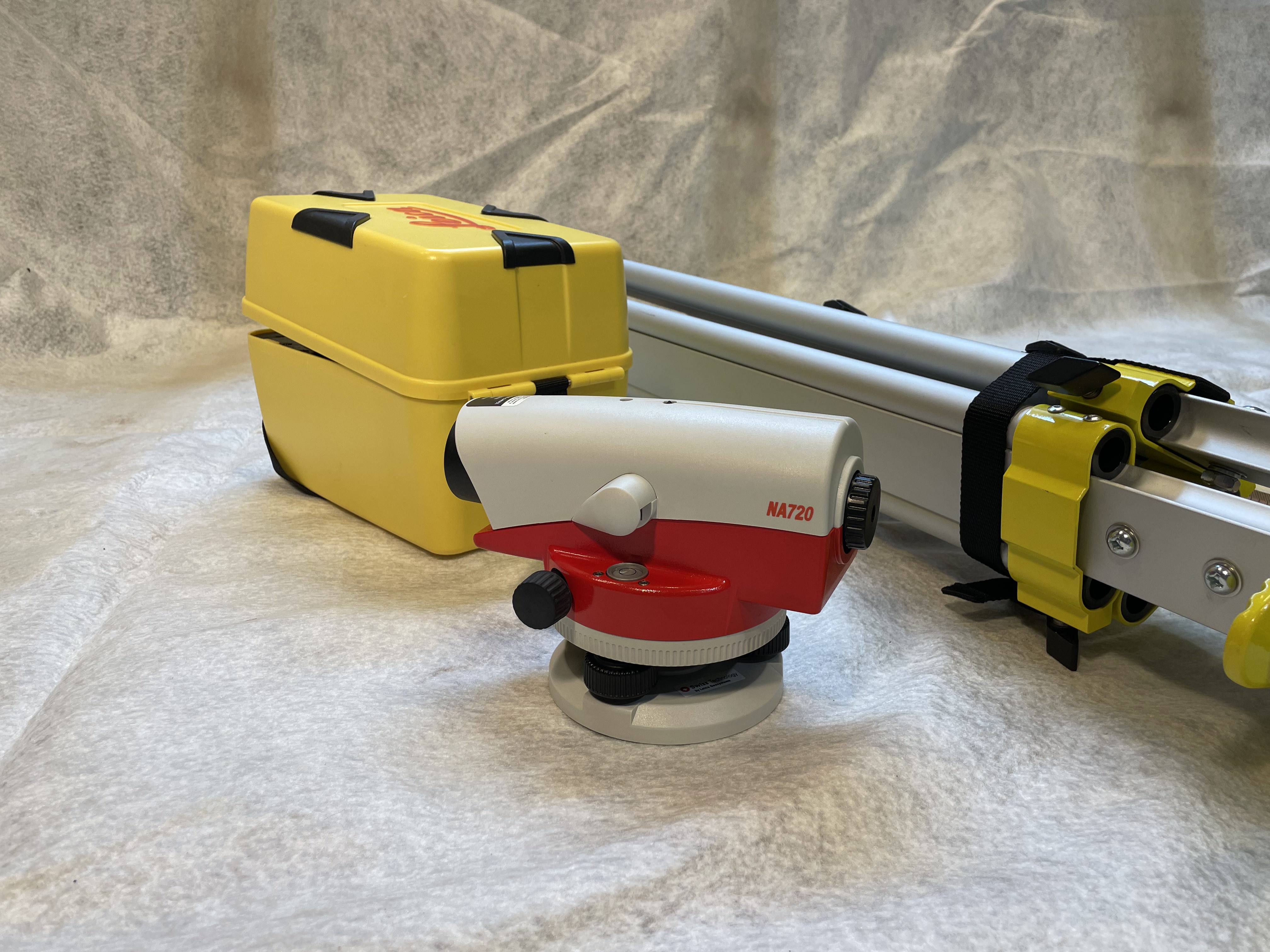 Leica NA 720 Analog balancer with stand and balance bar - PS Auction ...