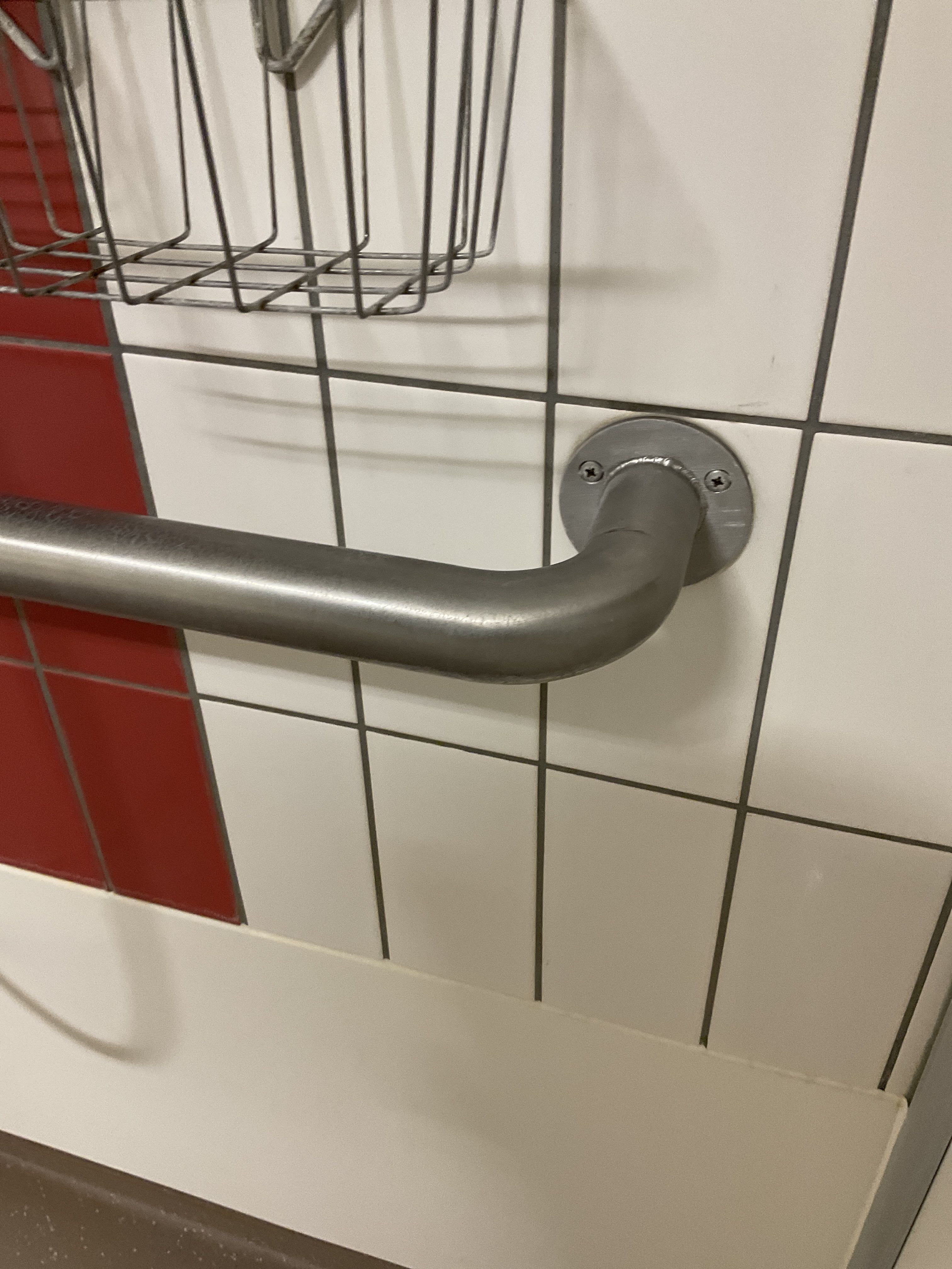 2 Stainless steel railings at an angle - PS Auction - We value the ...