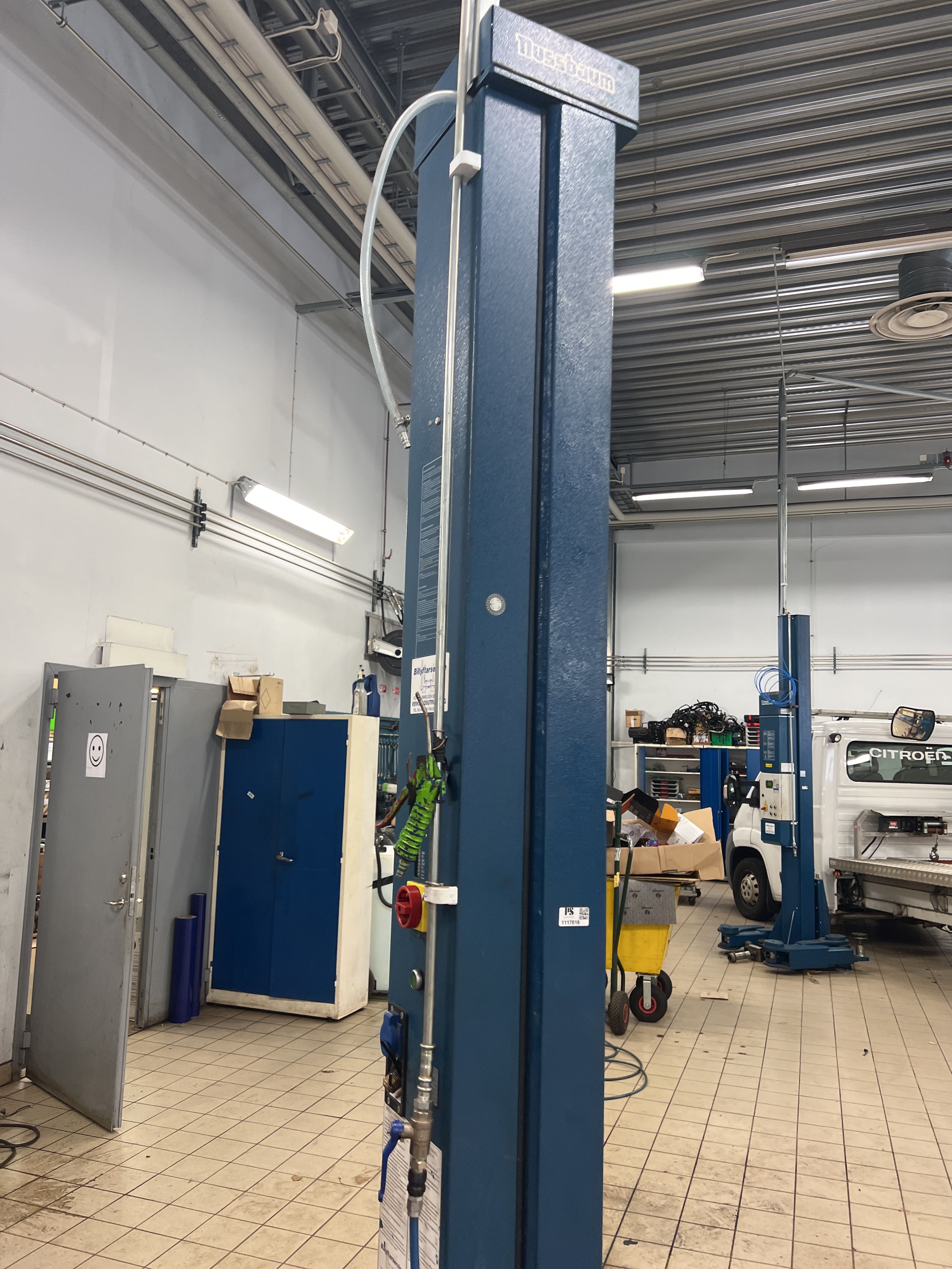 2-Pillar lift Nussbaum 2.50 SL 5Ton - 2013 - PS Auction - We value the ...