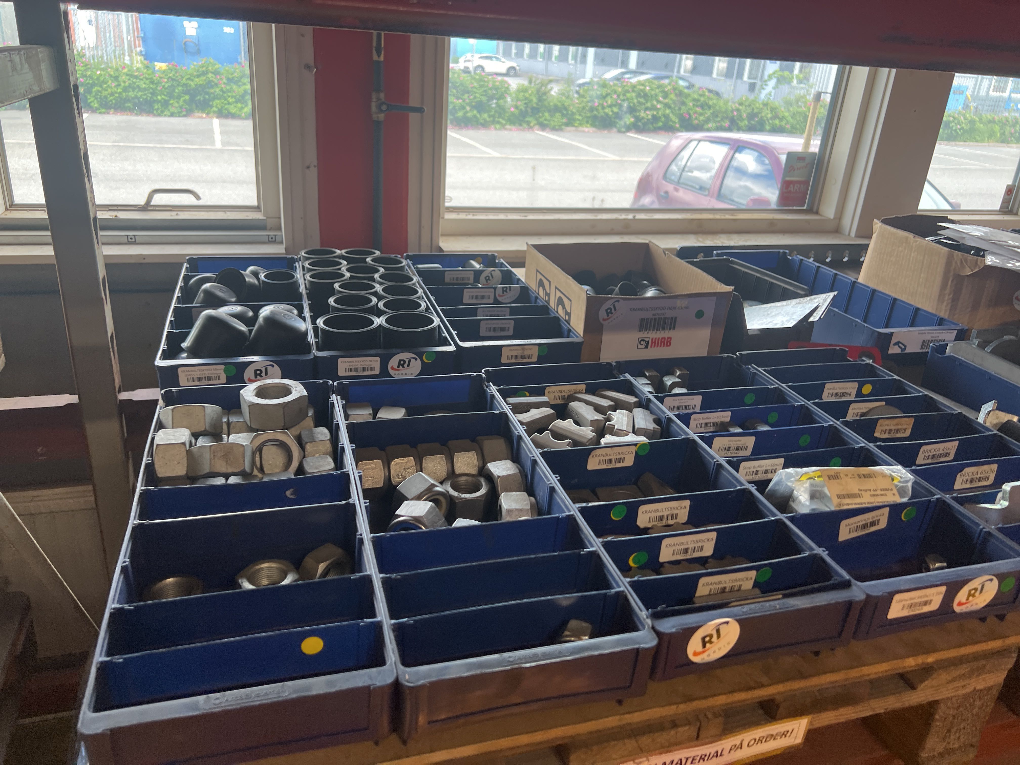 Stort lager till bilverkstad - Auktioner online - Nätauktioner & Konkursauktioner | PS Auction