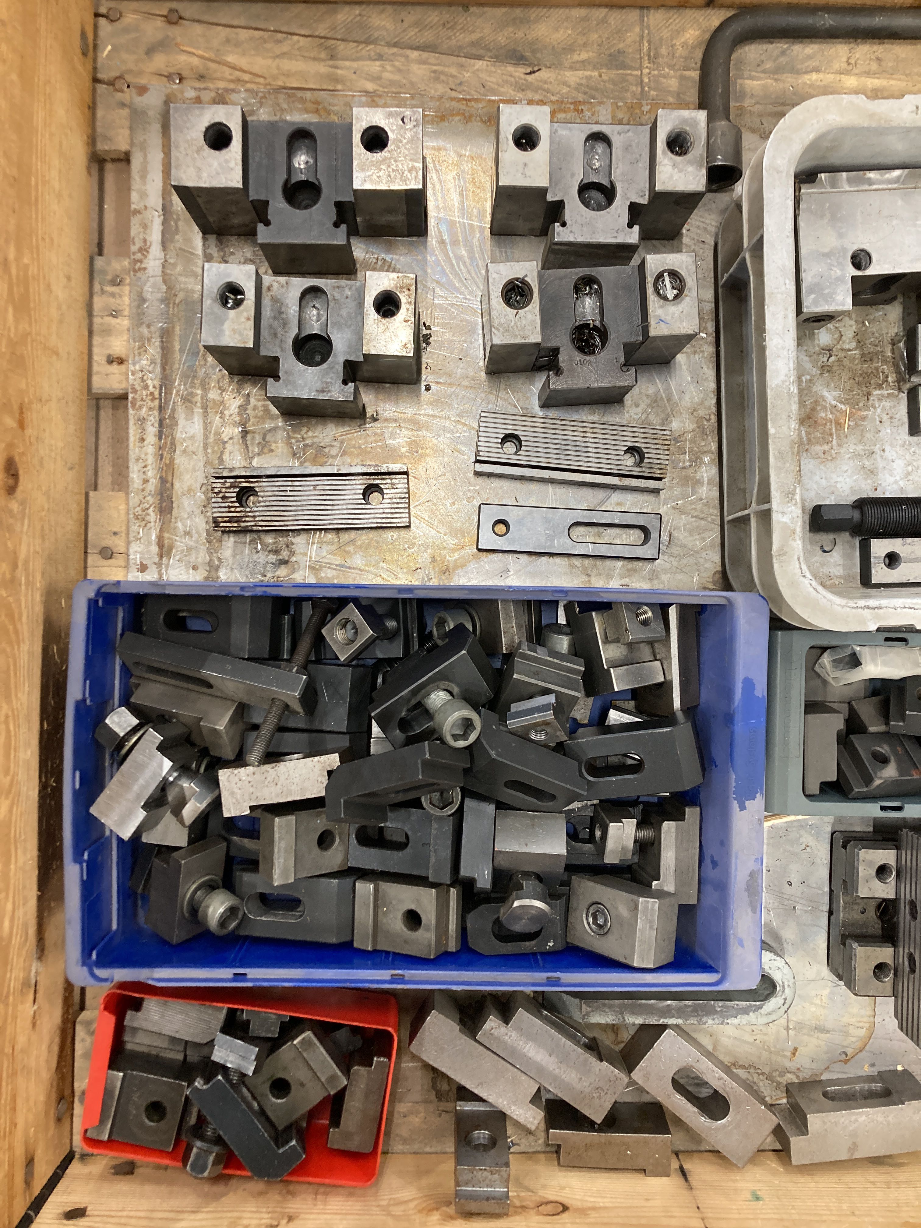 Split machine vise incl accessories - PS Auction - We value the future ...