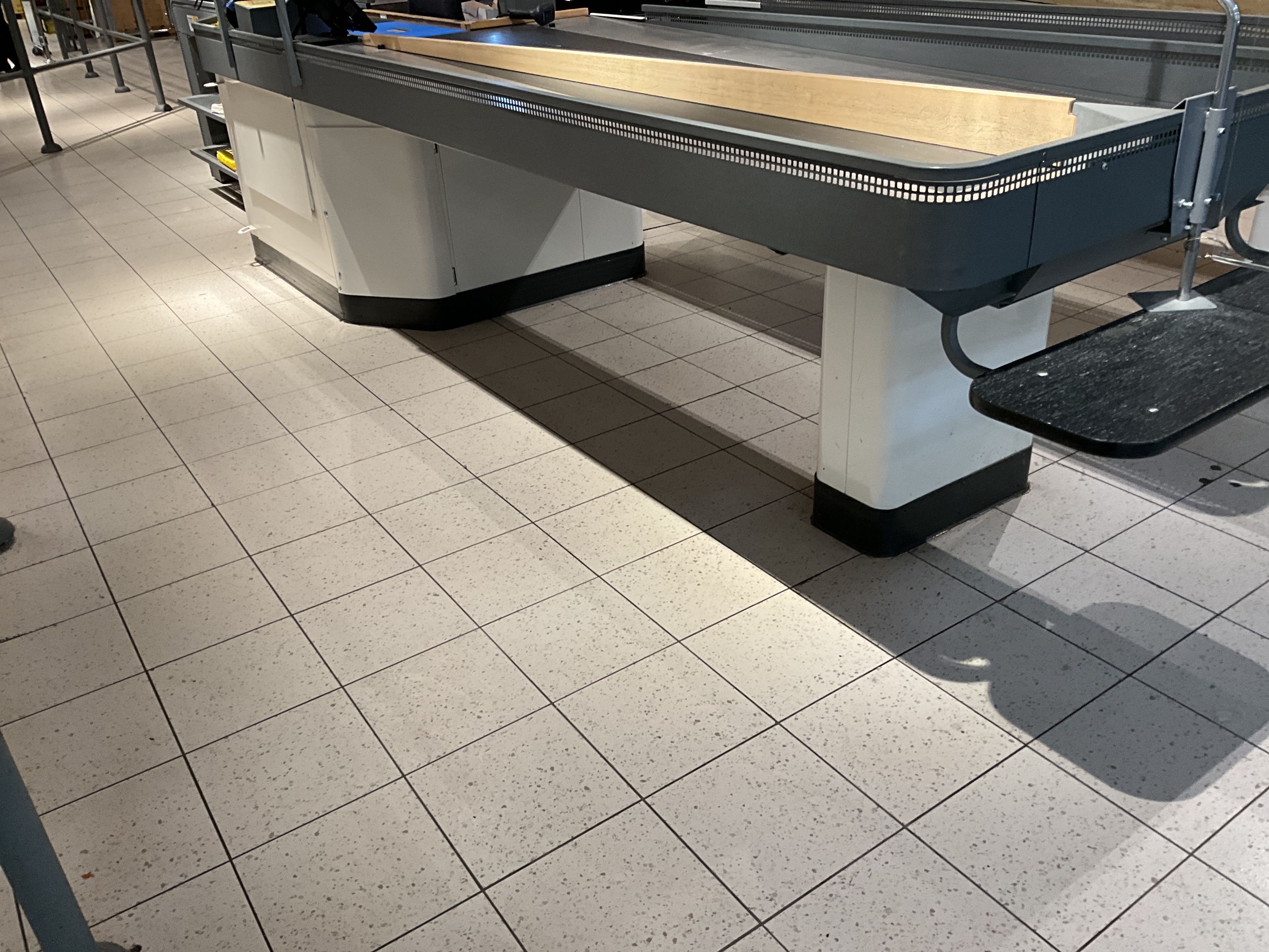 checkout system/line left checkout - PS Auction - We value the future ...