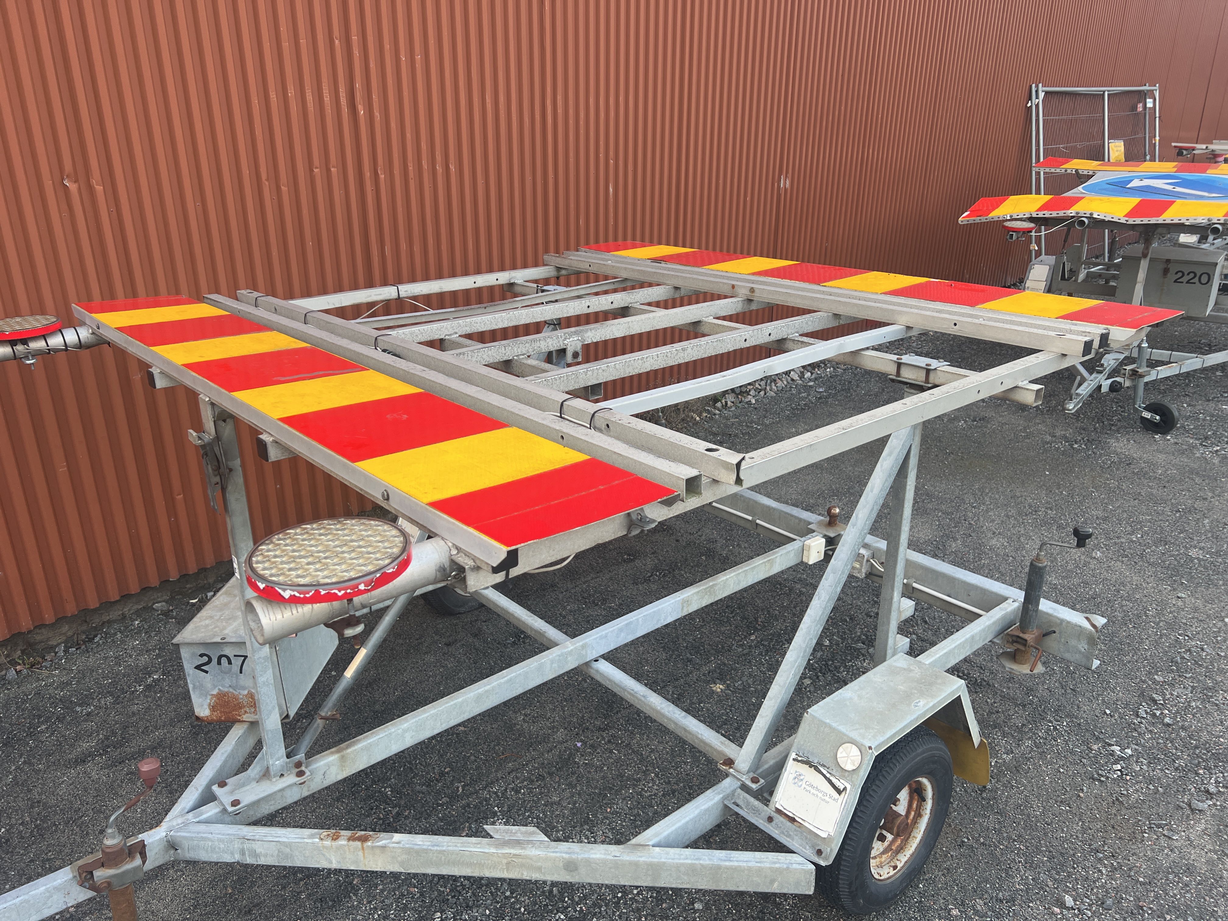 Road sign trailer Berlex - PS Auction - We value the future - Largest ...
