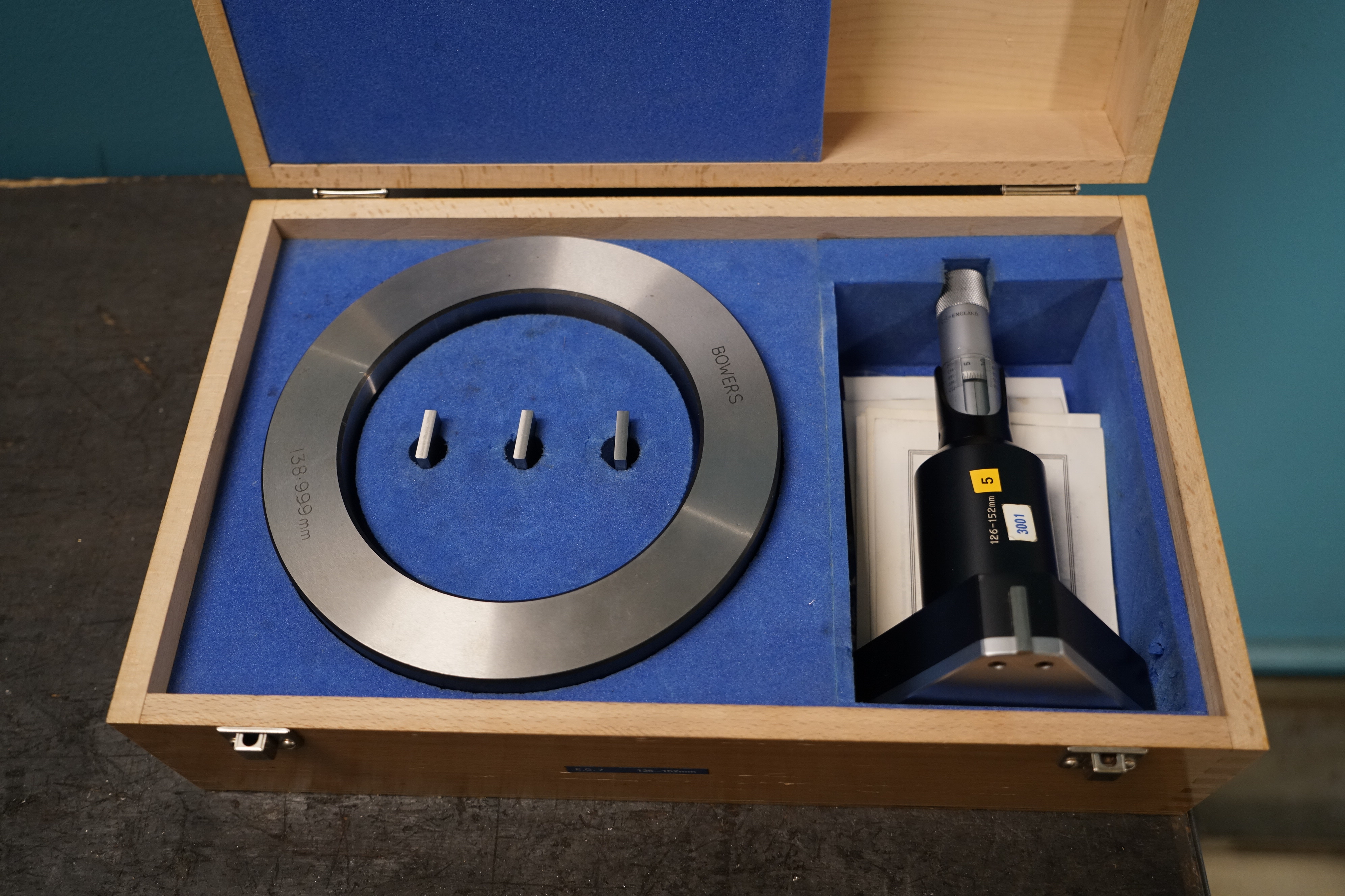 Bowers inside micrometer with ring gauge 138.999 mm - PS Auction - We ...