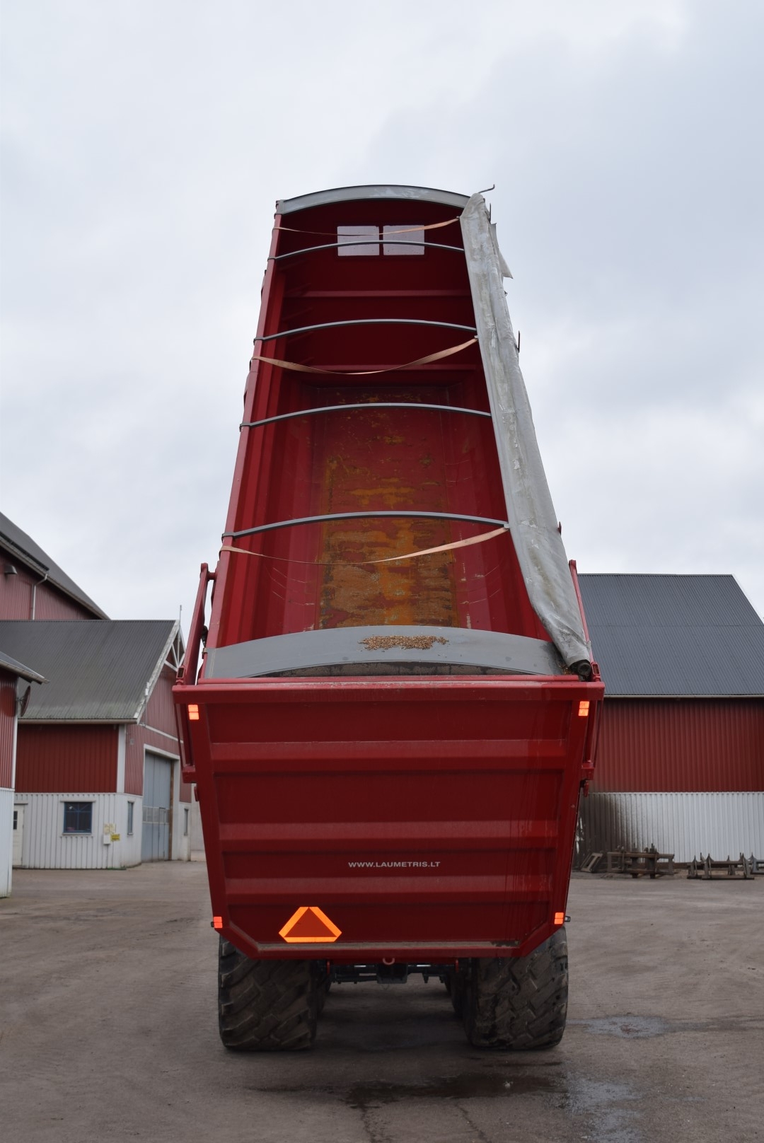 3-axle tractor trailer with rear tipping point (30 tonnes) Laumetris ...