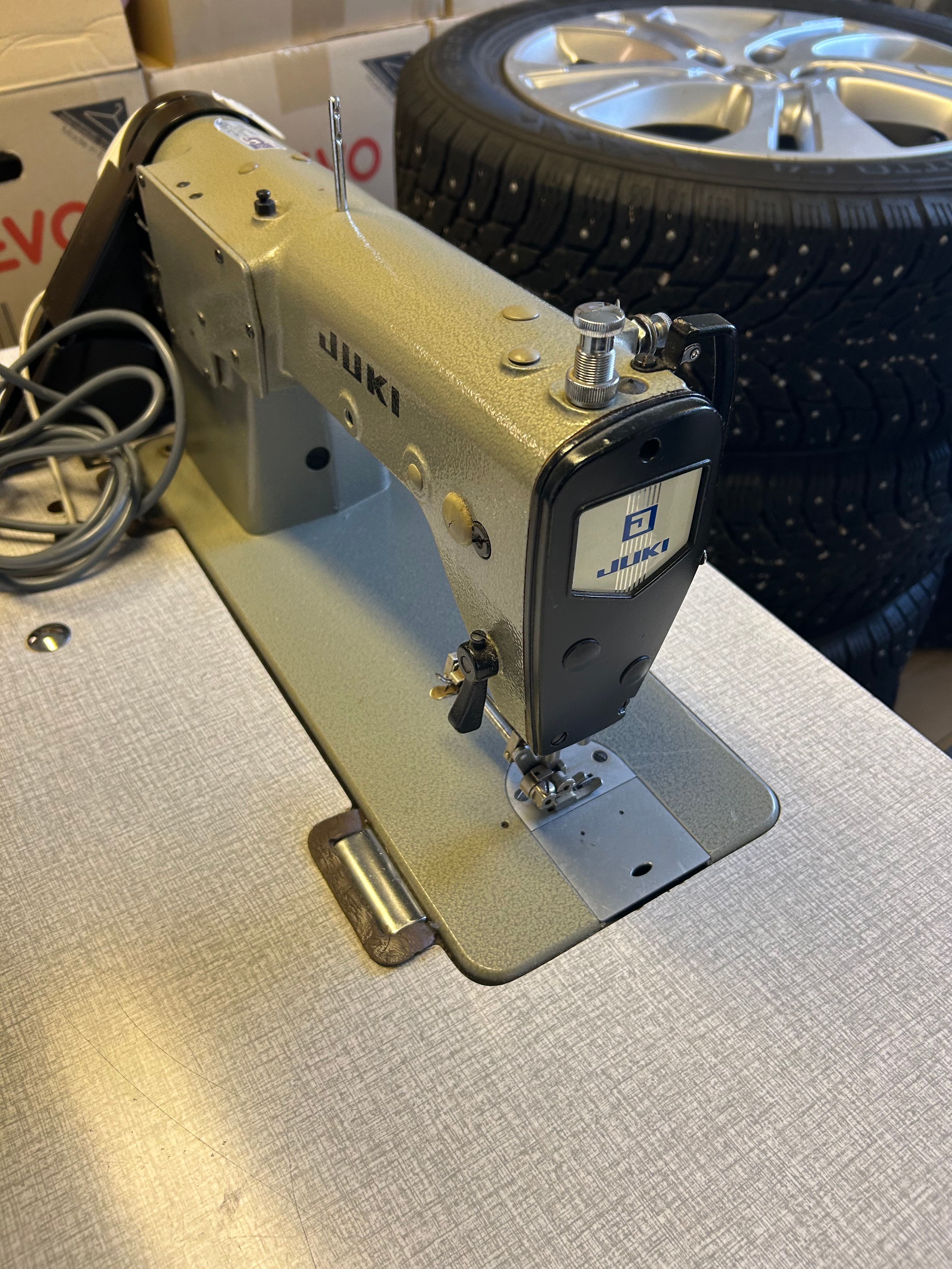 Industrisymaskin Juki DDL-555-4 - Auktioner online - Nätauktioner ...